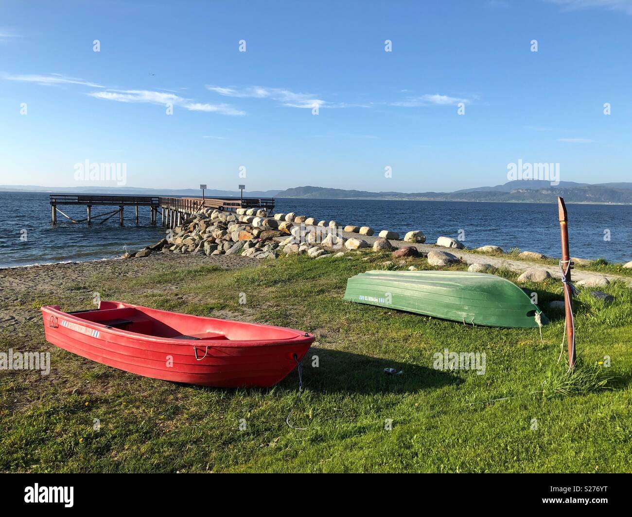 Green rowing boat hi-res stock photography and images - Alamy