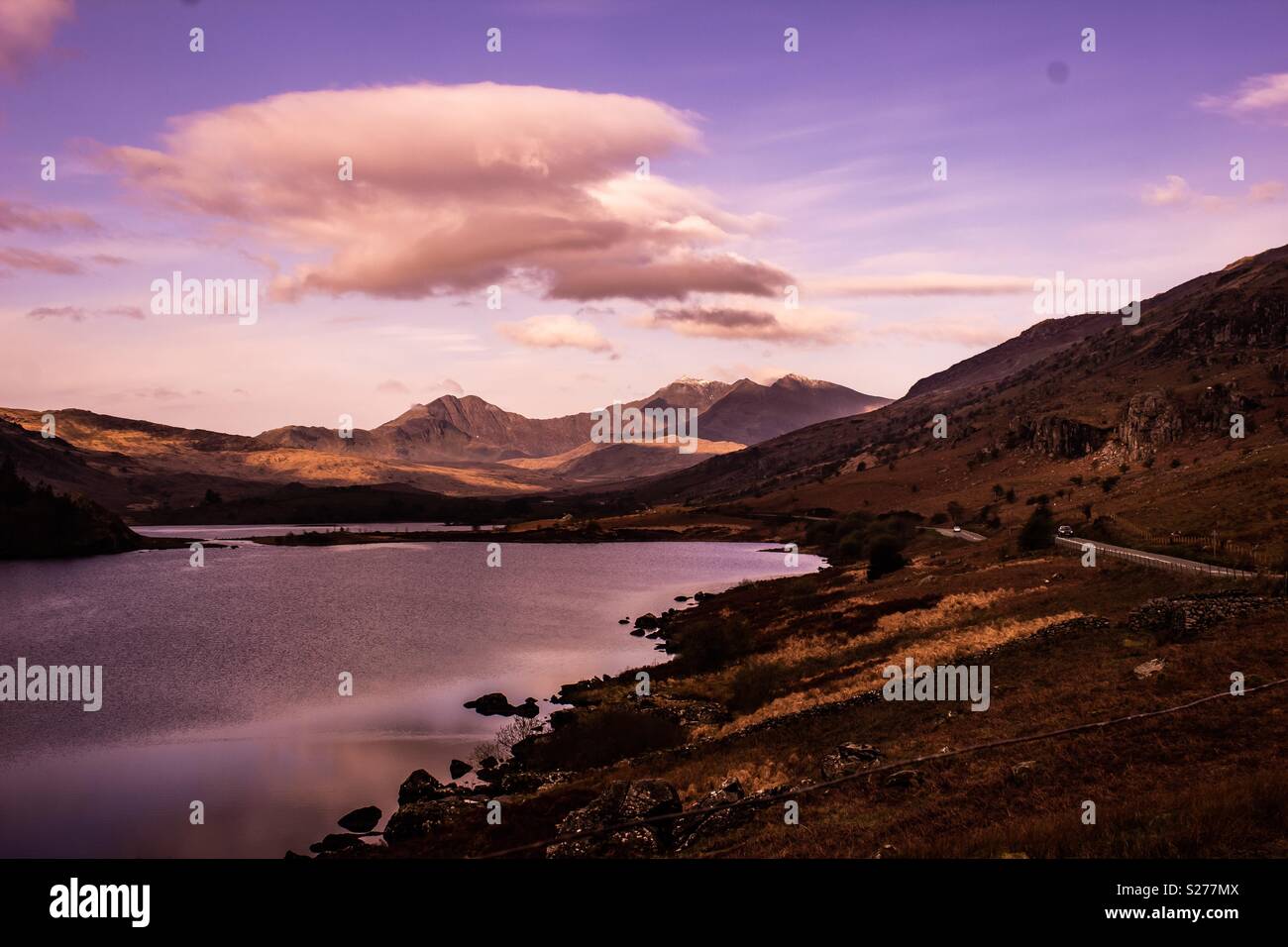 Snowden mountains hi-res stock photography and images - Alamy