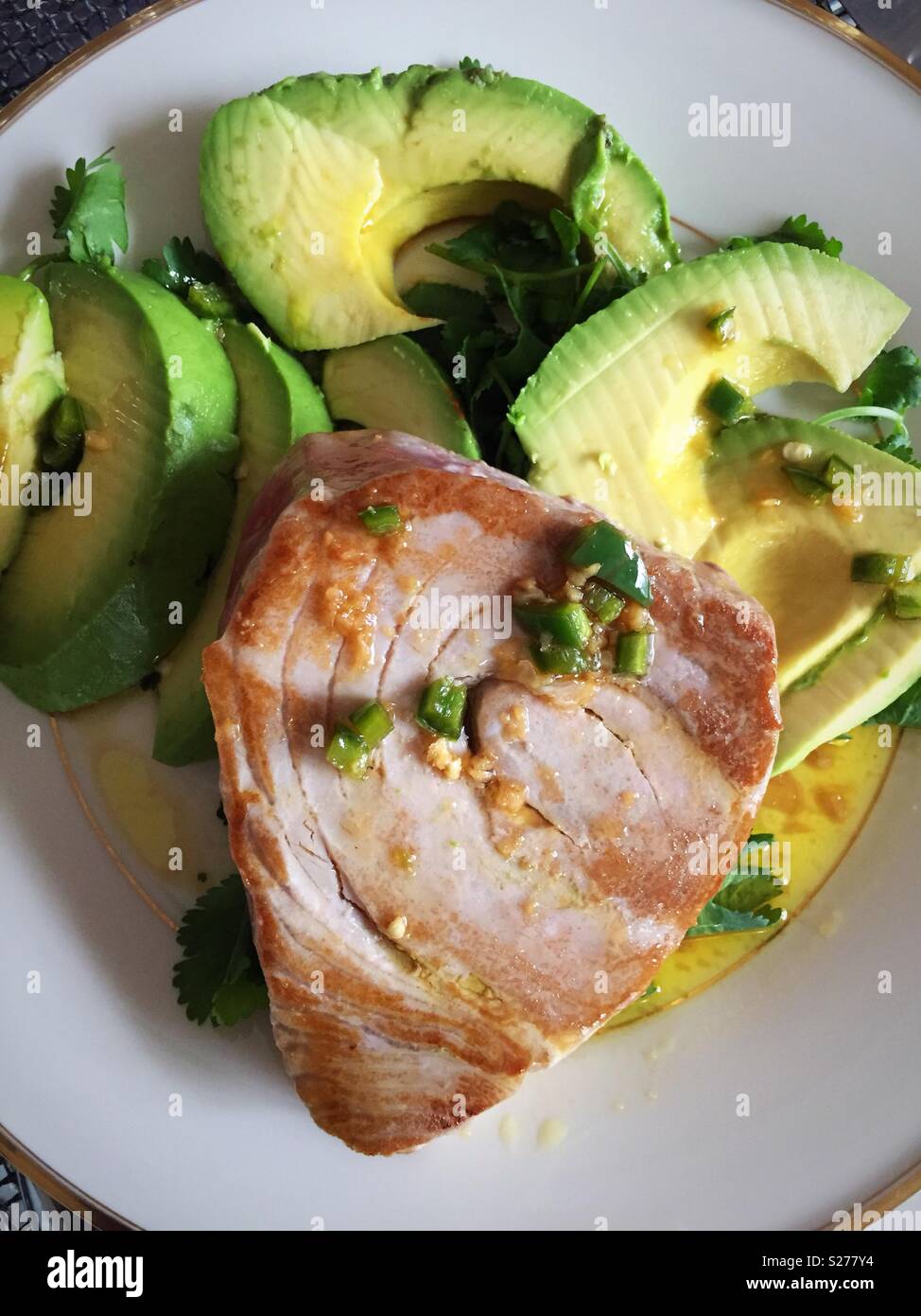 Seared tuna and avocado entrée, USA Stock Photo - Alamy