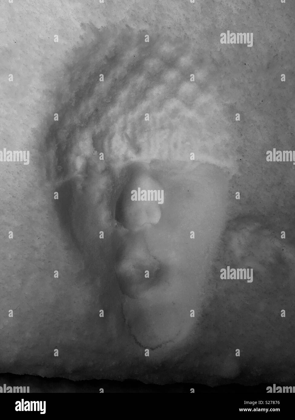 Face cold hi-res stock photography and images - Alamy