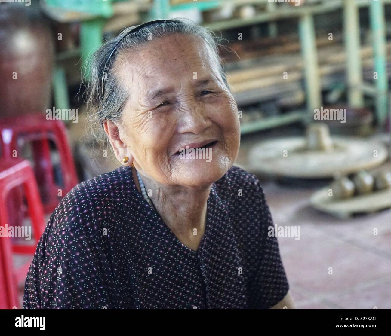 Old vietnamese woman hi-res stock photography and images - Alamy