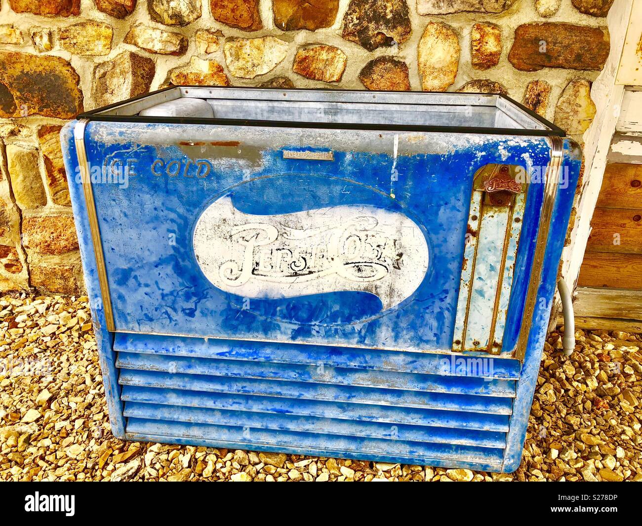 Abandoned rusty old Pepsi ice box in the ghost town of Spencer ...