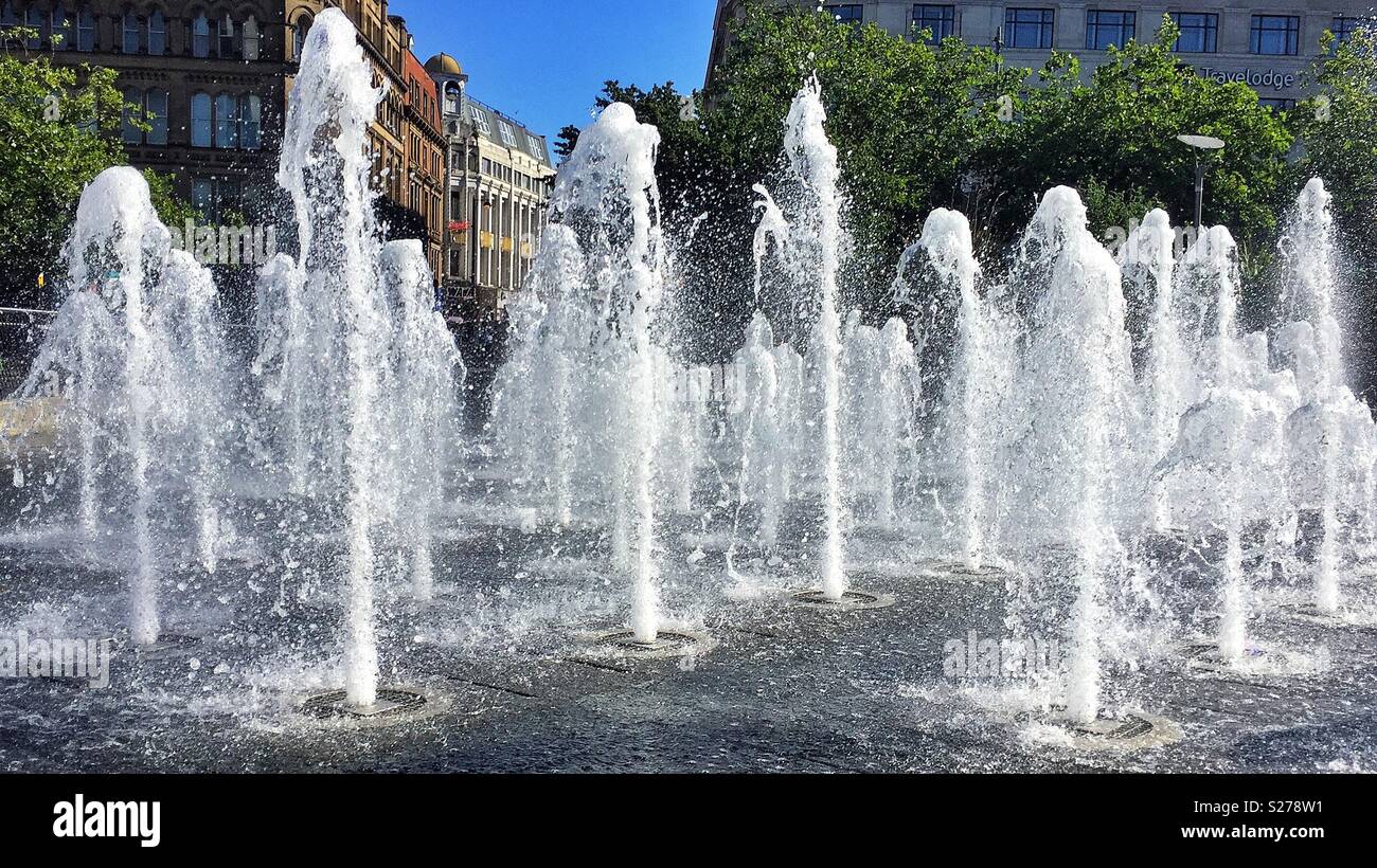 Fountains spouting water hi-res stock photography and images - Alamy