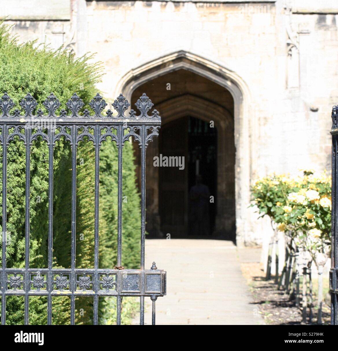 Church_gates hi-res stock photography and images - Alamy