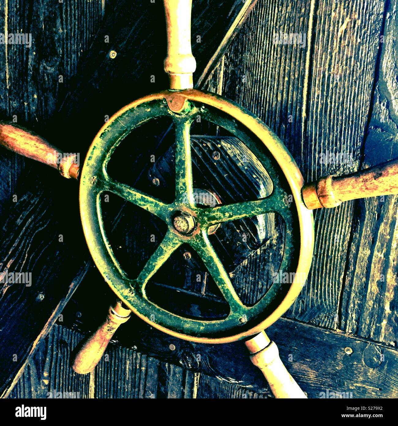 Rustic ship’s wheel in Hawaii Stock Photo - Alamy
