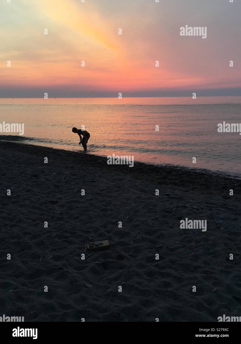 Rocks silhouette hi-res stock photography and images - Alamy