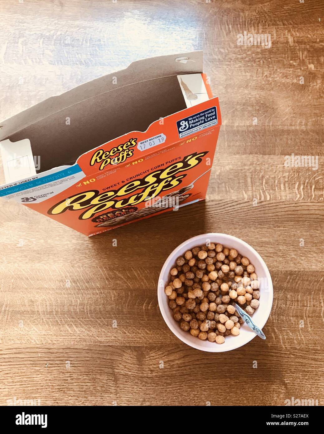 Reeses puffs hi-res stock photography and images - Alamy