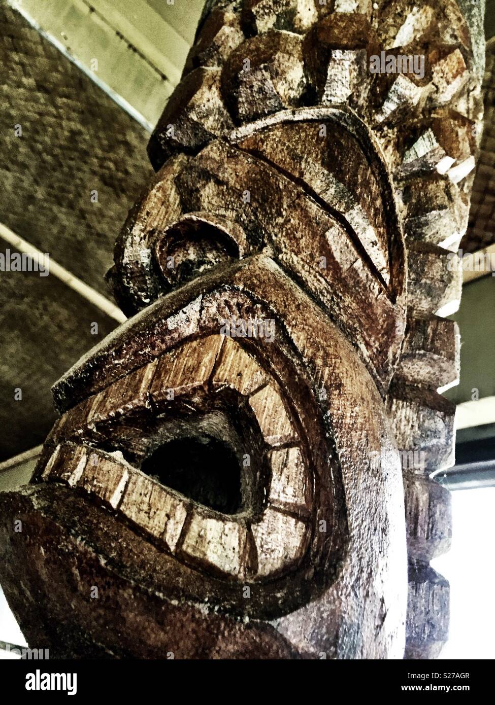 Tiki in Hawaiian hut Stock Photo - Alamy