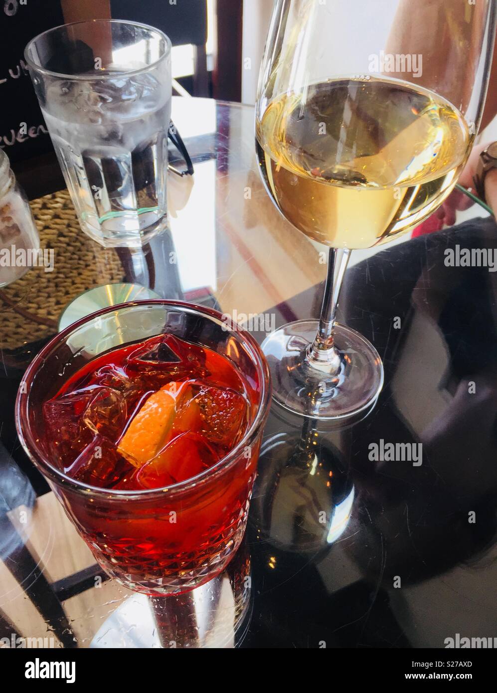 Alcoholic drinks beverages hi-res stock photography and images - Alamy