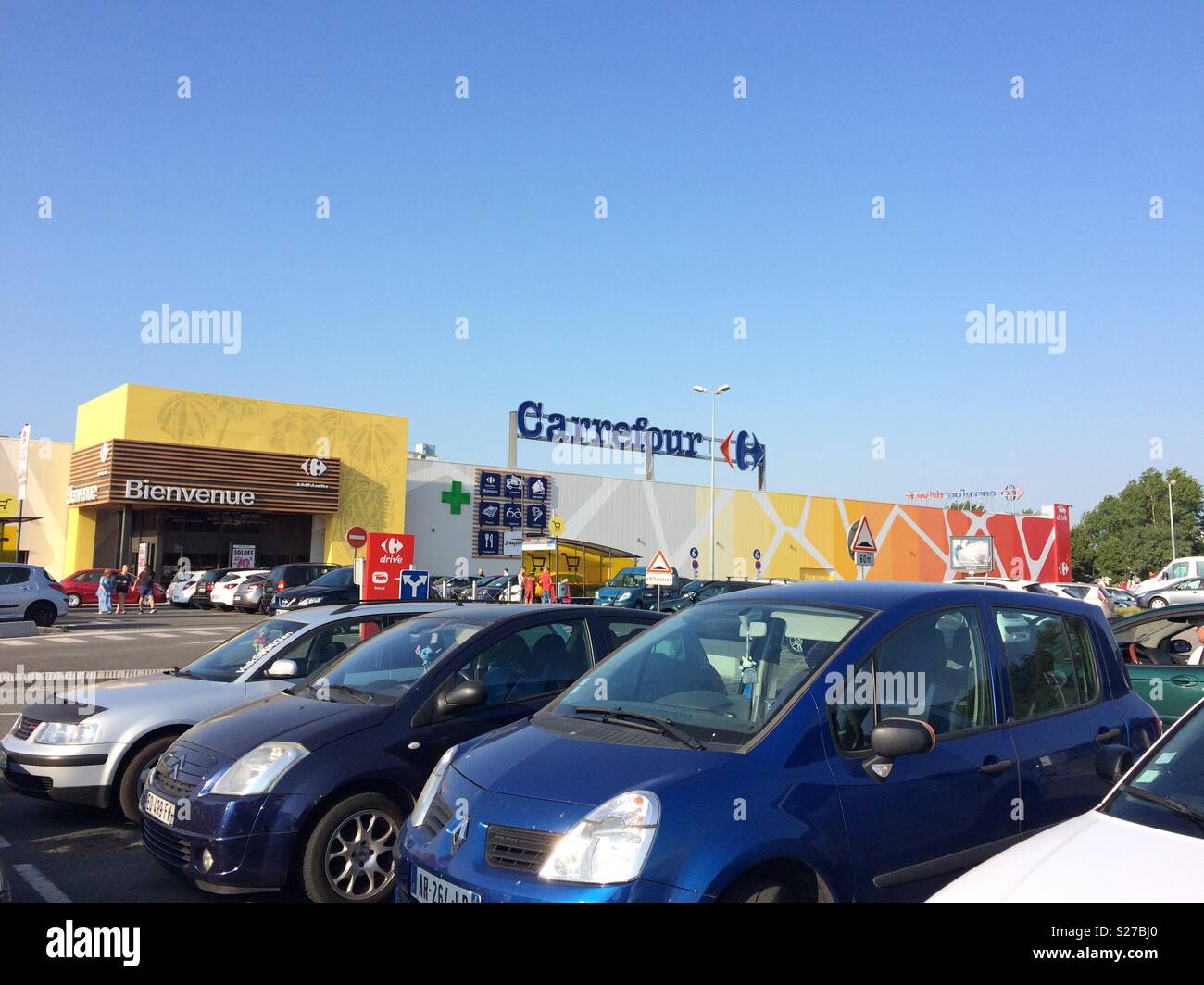 Carrefour france hi-res stock photography and images - Alamy