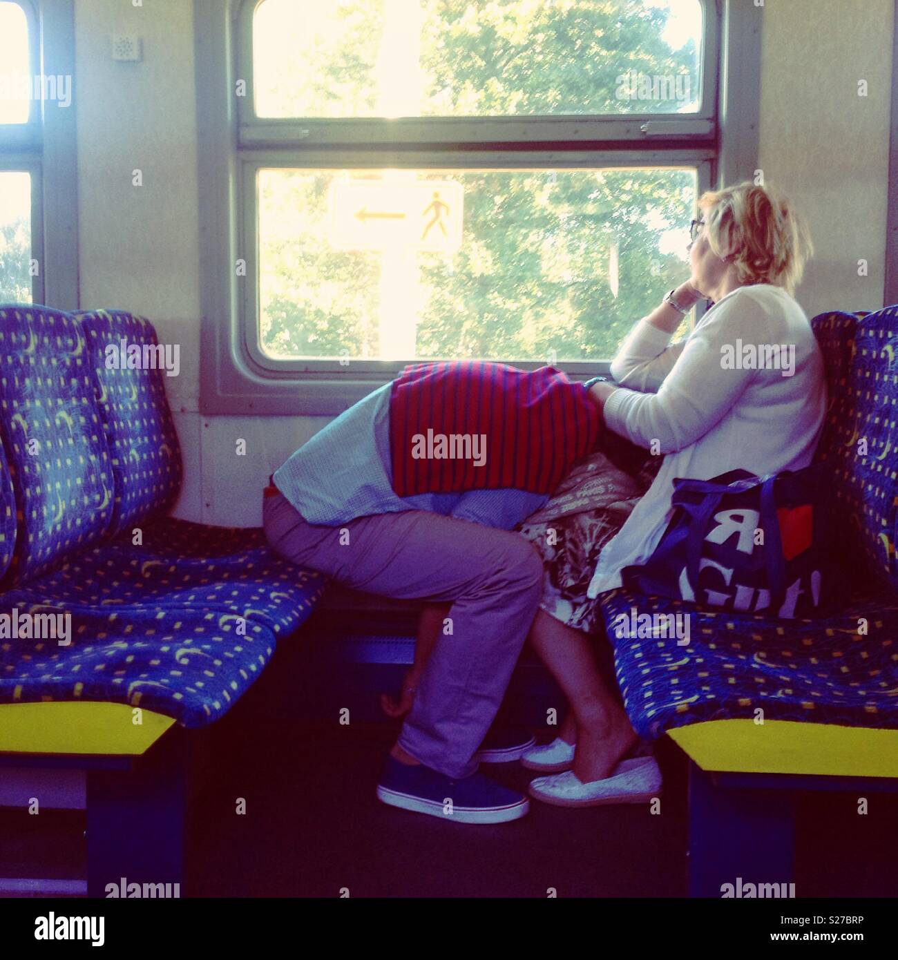 Passenger train windows hi-res stock photography and images - Alamy