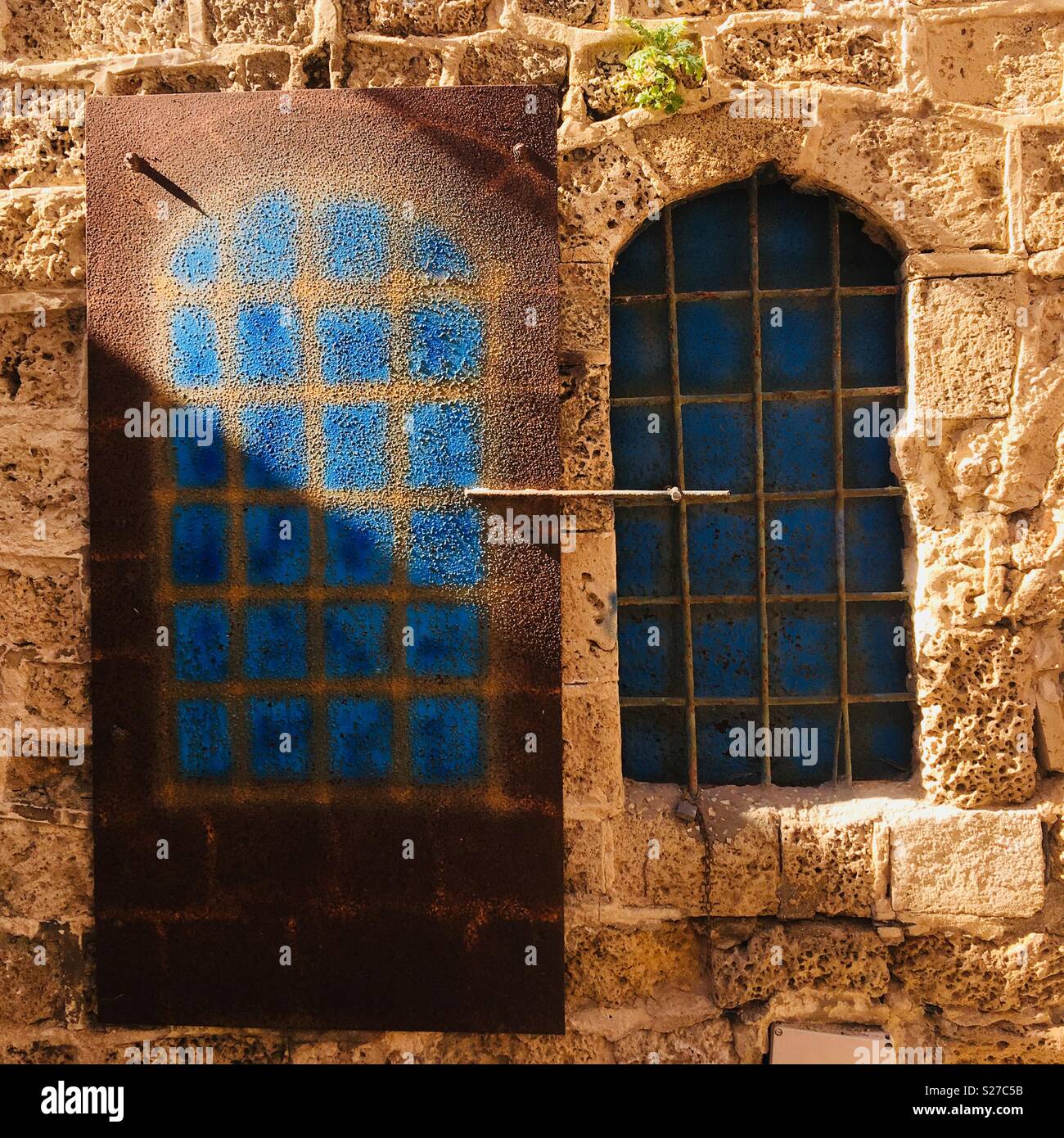 Barred window hi-res stock photography and images - Alamy
