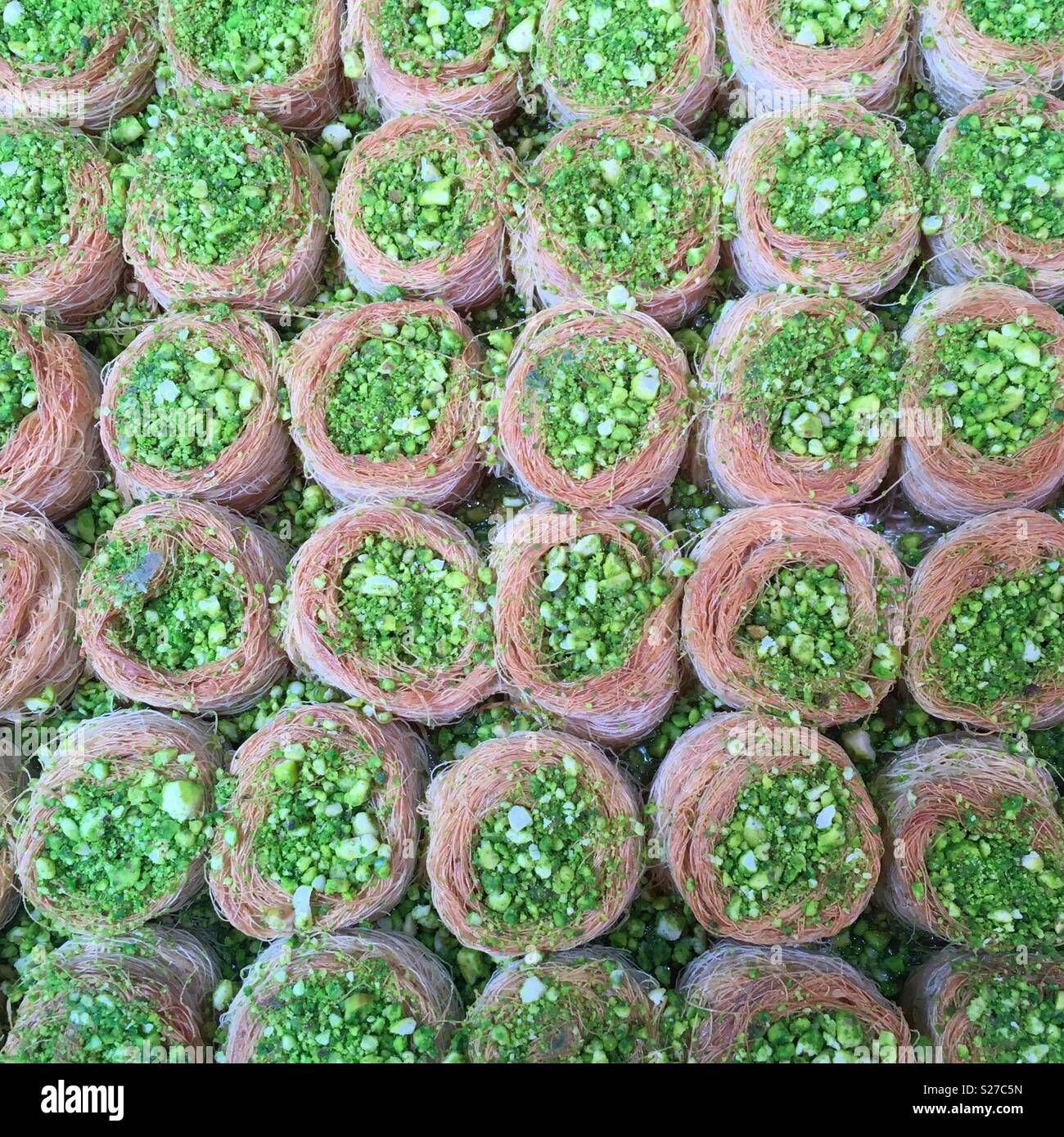 Green pistachio baklava hi-res stock photography and images - Alamy