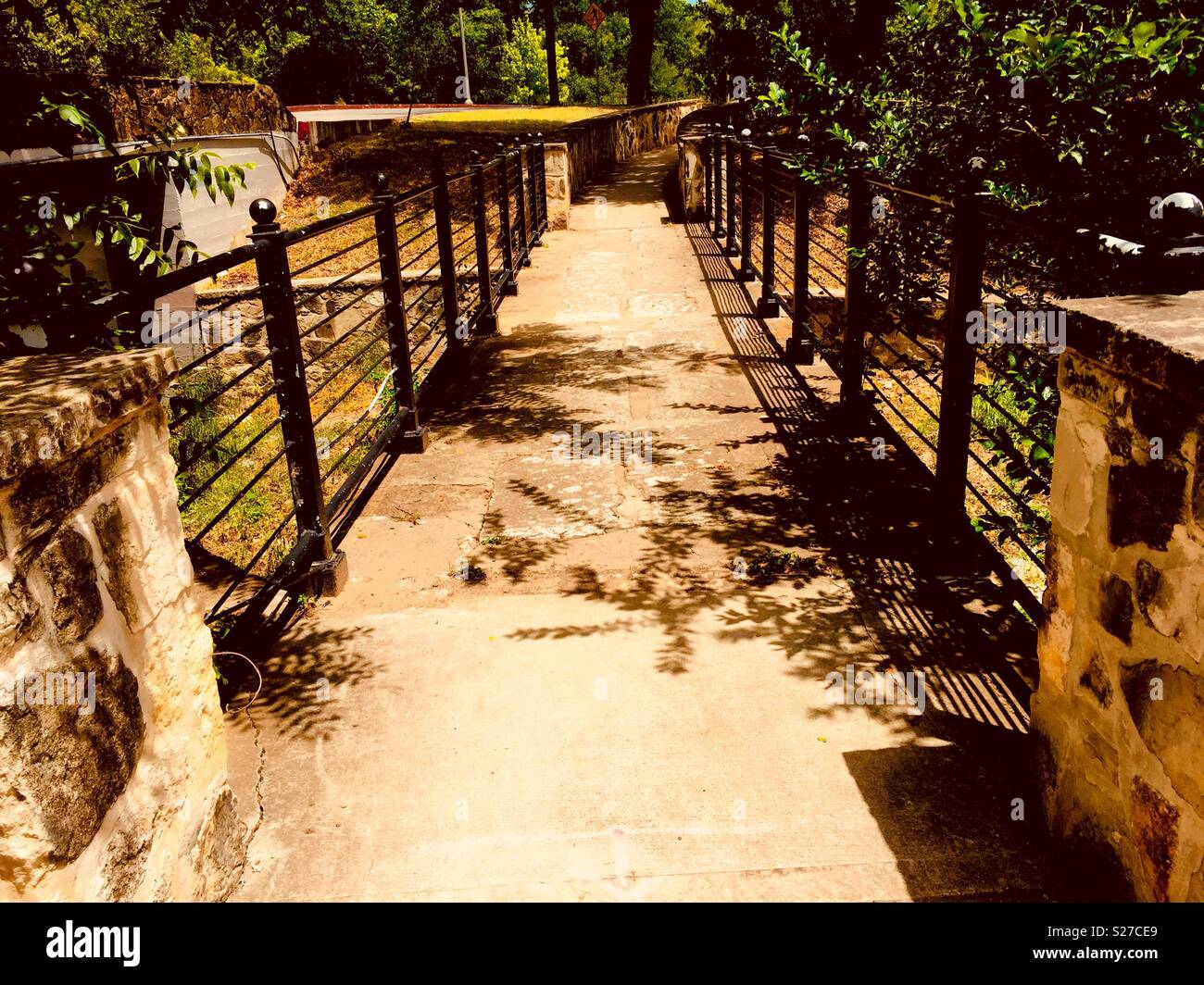 Stone bridge railing hi-res stock photography and images - Alamy