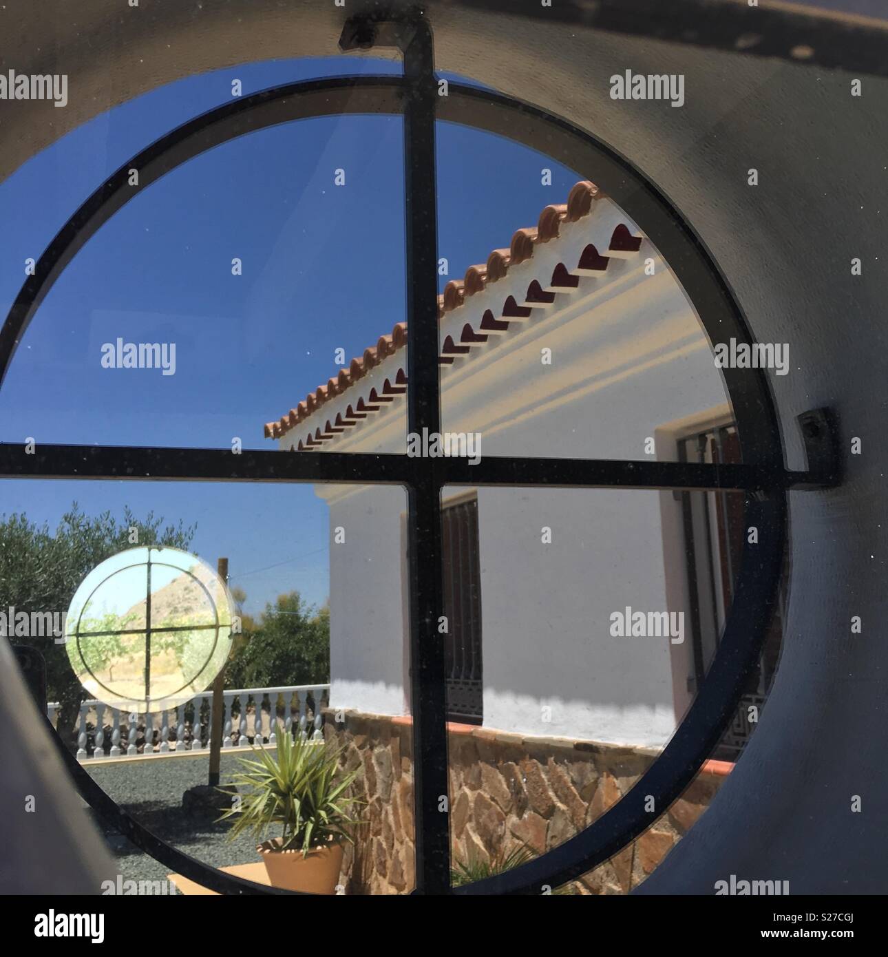 Round window hi-res stock photography and images - Alamy