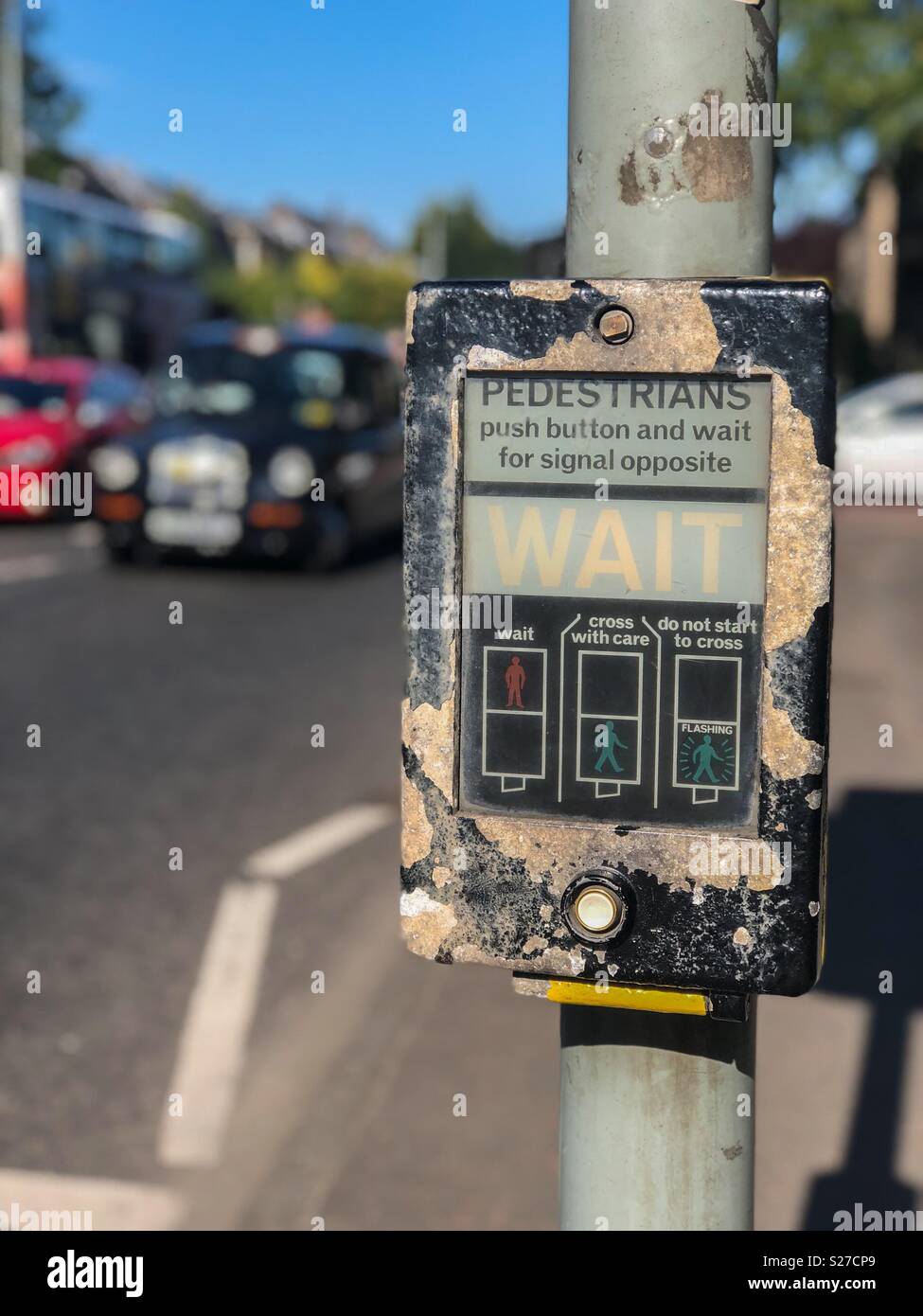 Traffic light damaged hi-res stock photography and images - Alamy