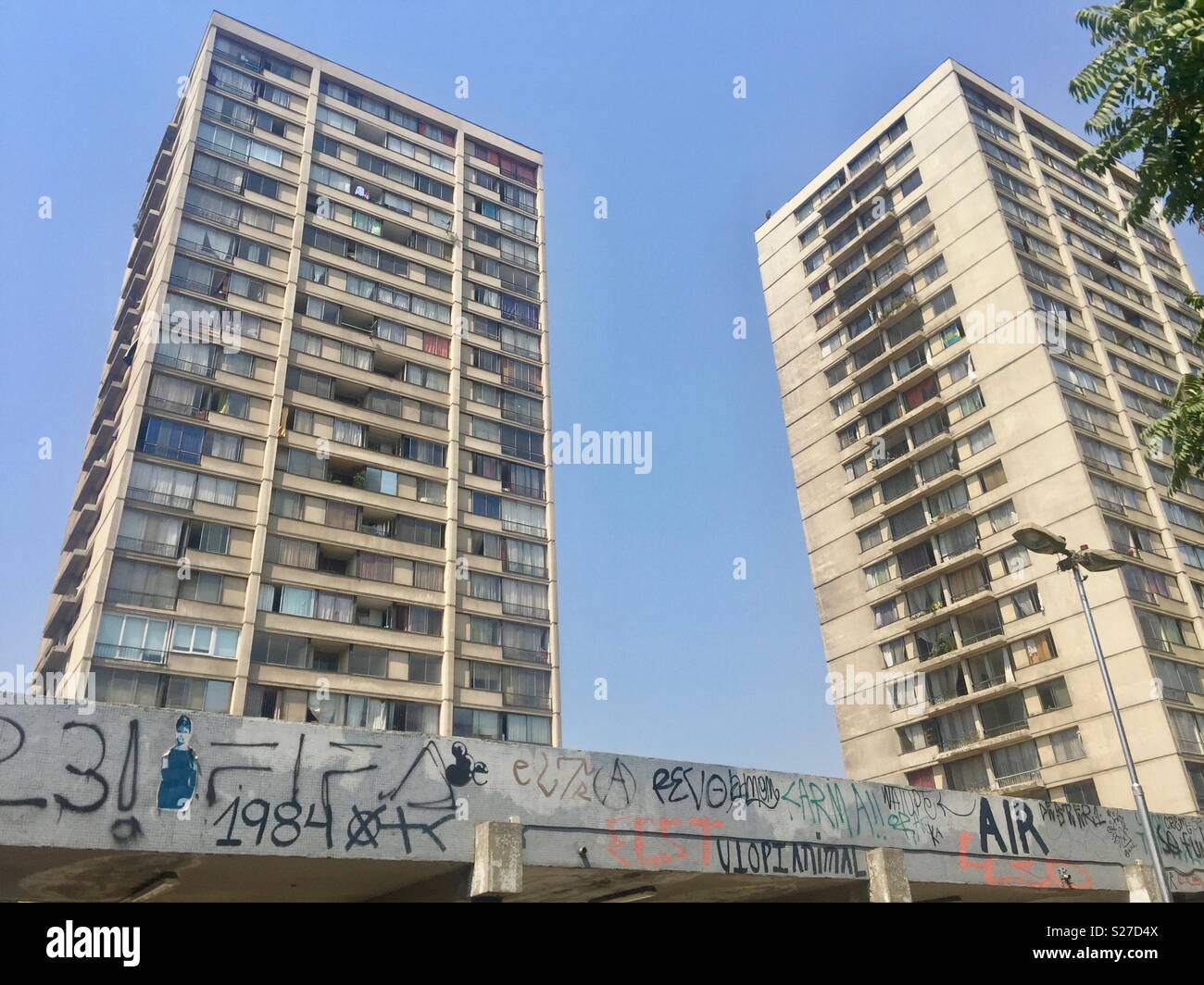 Modernist office block hi-res stock photography and images - Alamy