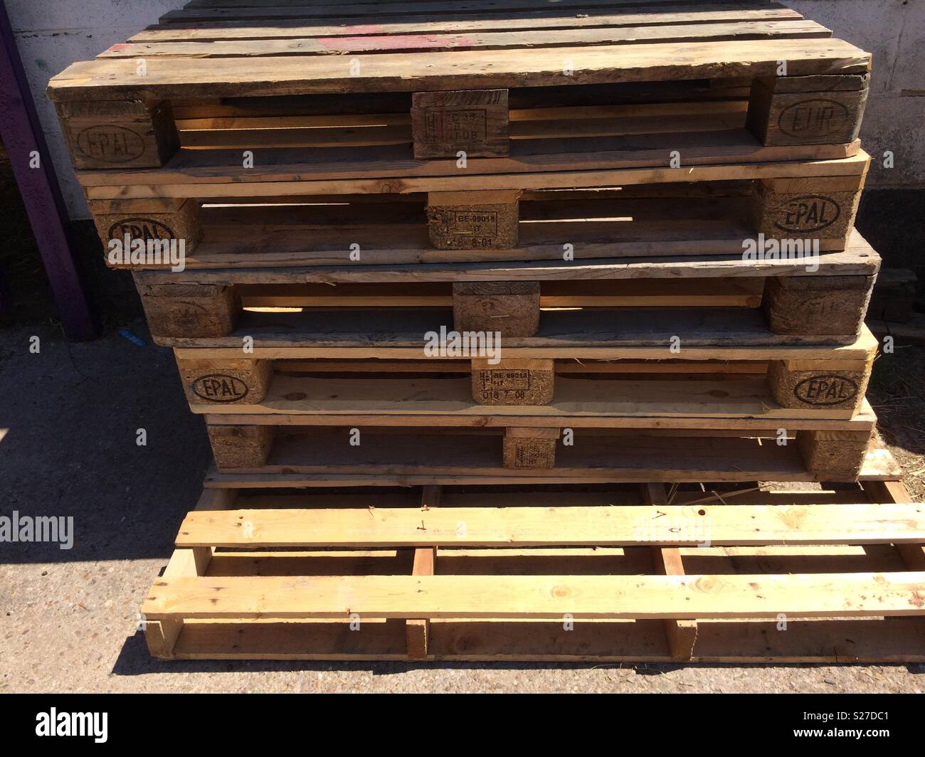 Pallet pile hi-res stock photography and images - Alamy
