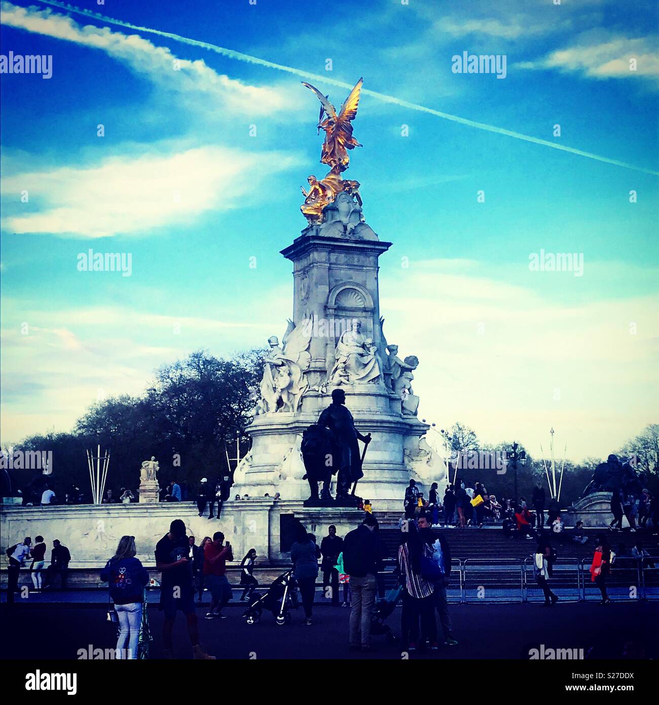 London statue hi-res stock photography and images - Alamy