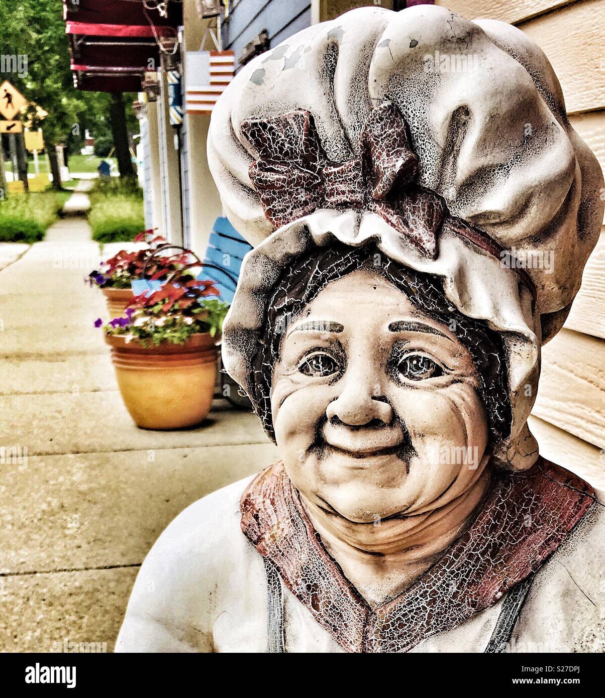 Woman baker stature hi-res stock photography and images - Alamy