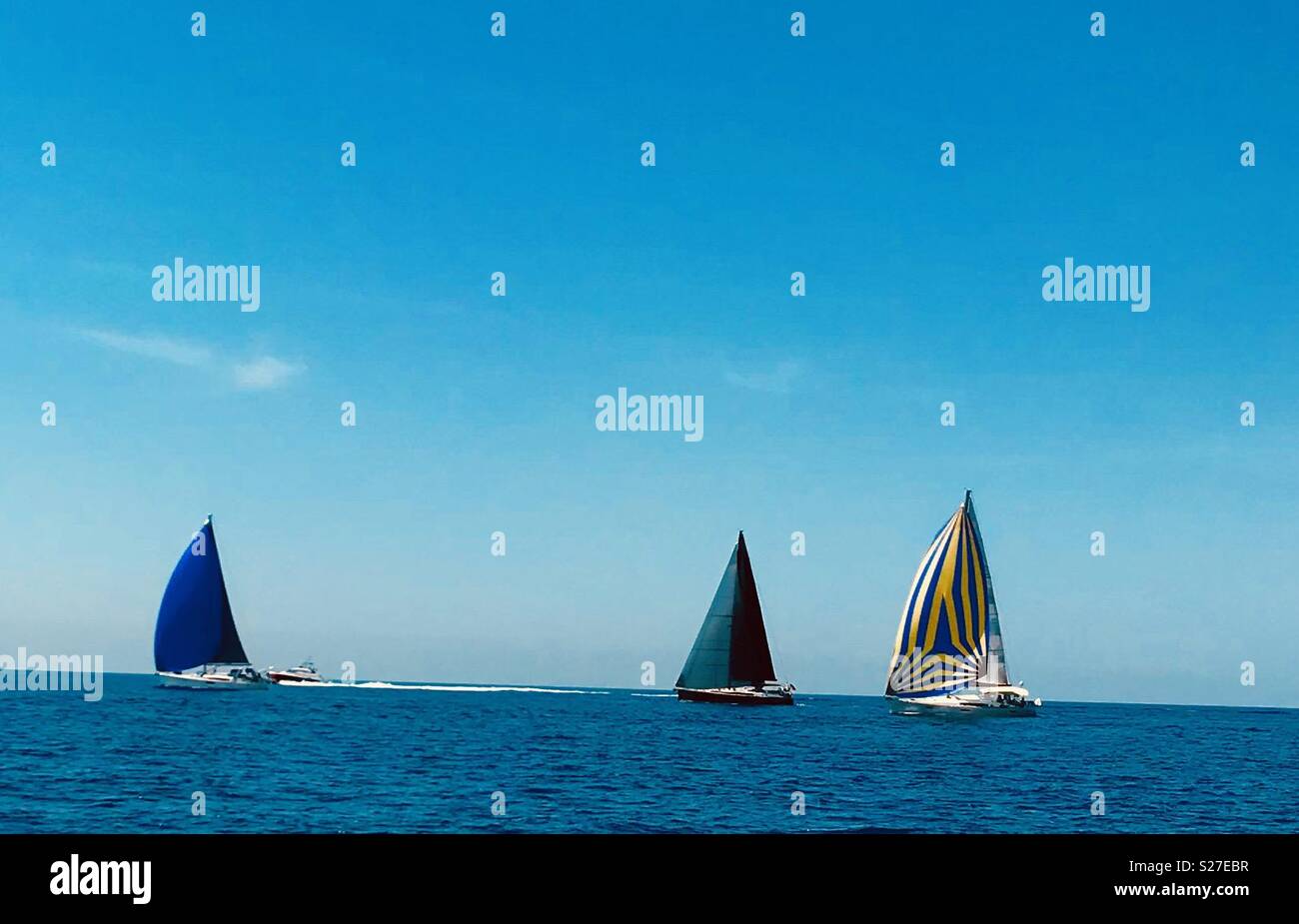Boats and sails hi-res stock photography and images - Alamy