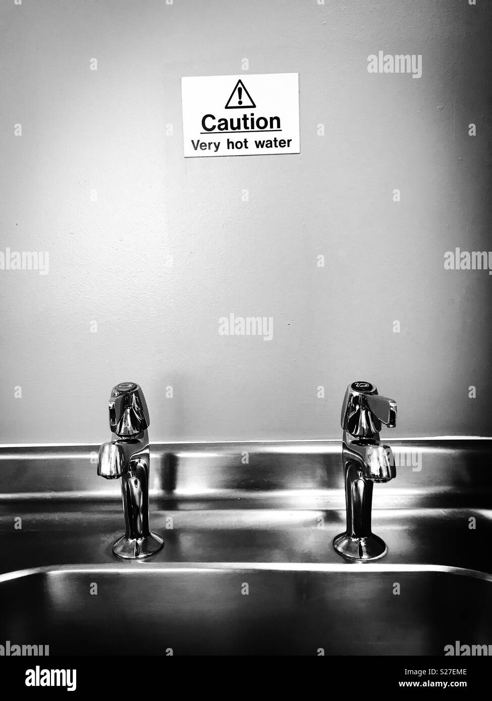 Caution hot water sign hi-res stock photography and images - Alamy