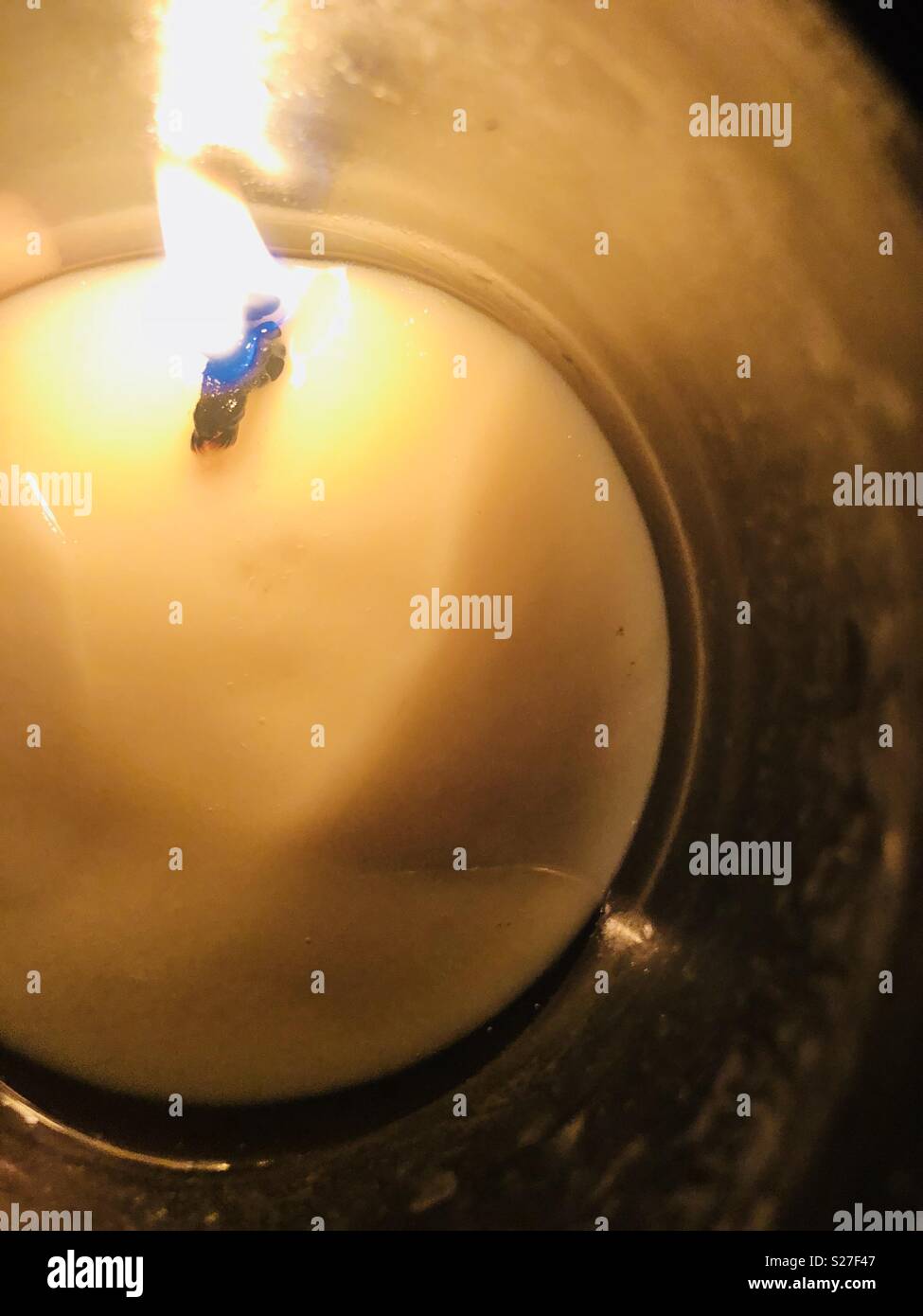 Candle alight hi-res stock photography and images - Alamy