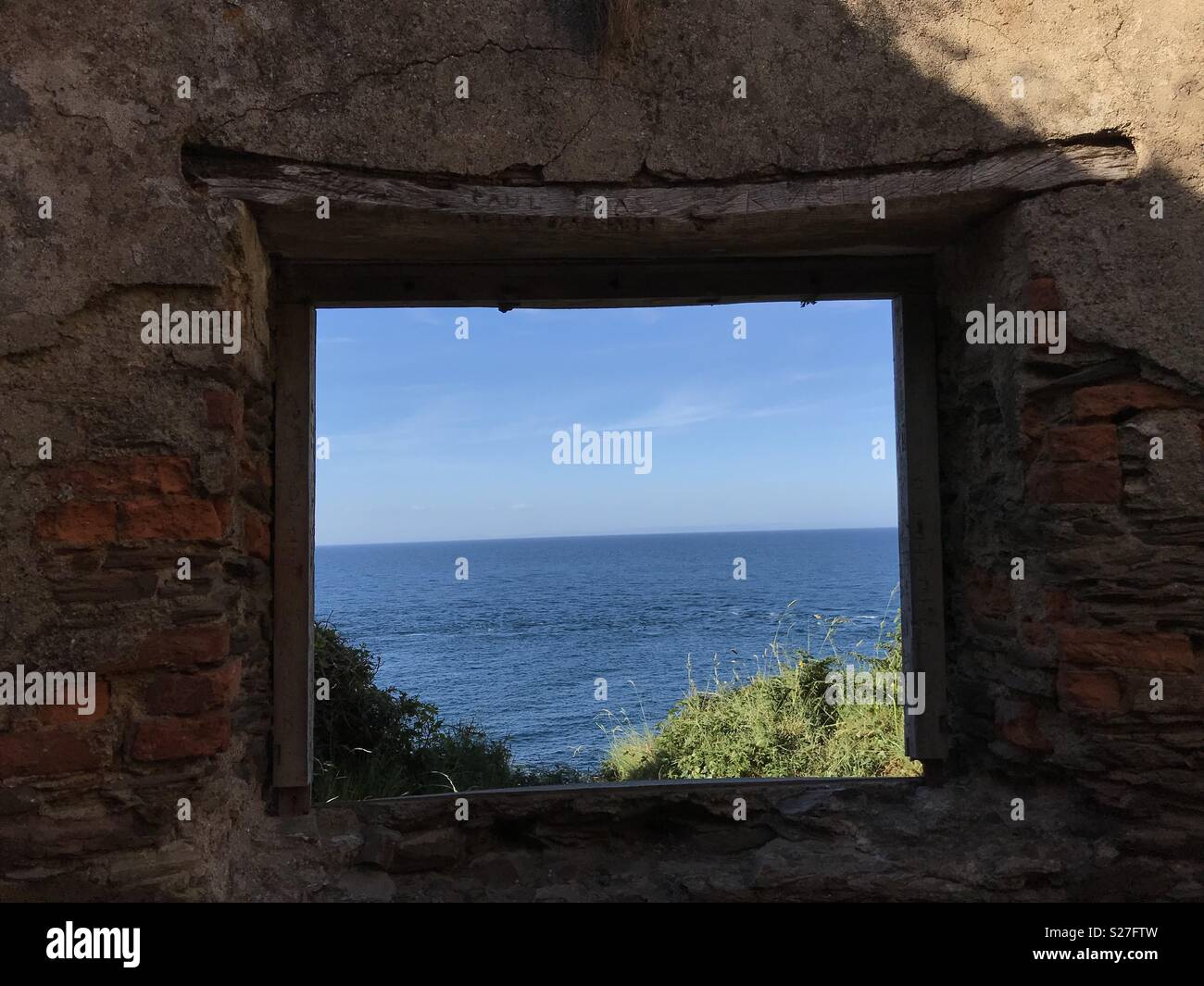 Window lookout hi-res stock photography and images - Alamy