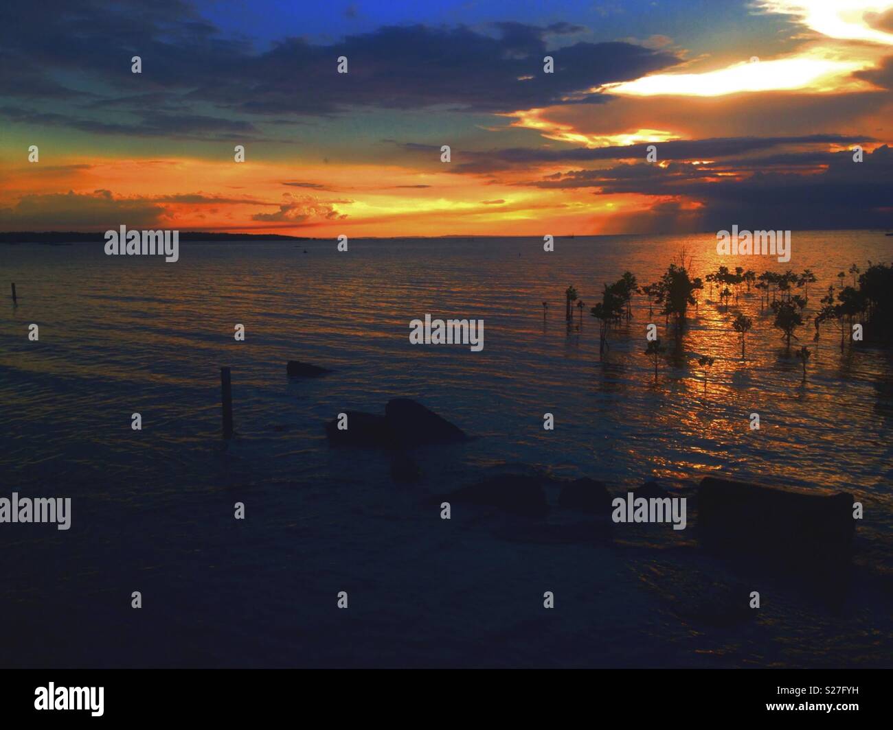 Very calm beach hi-res stock photography and images - Alamy