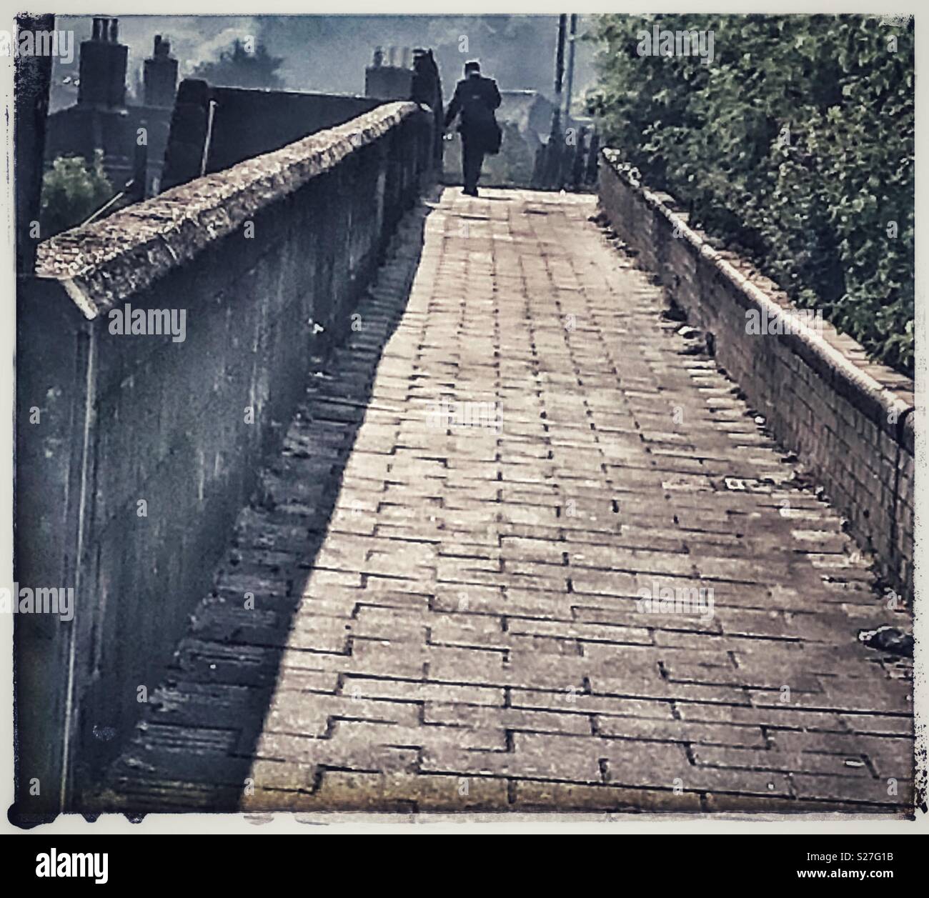 Bridge figure hi-res stock photography and images - Alamy