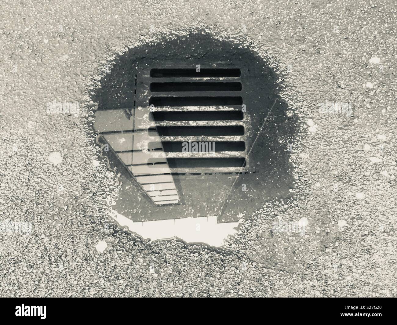 Overflowing drain hi-res stock photography and images - Alamy