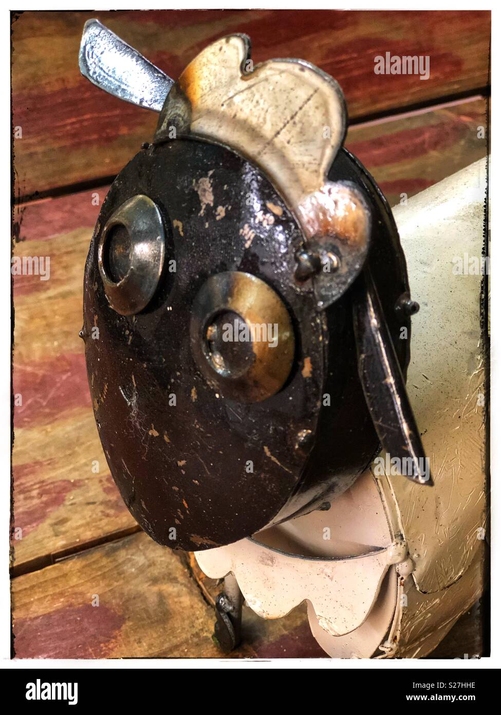 Metal lamb yard art hi-res stock photography and images - Alamy