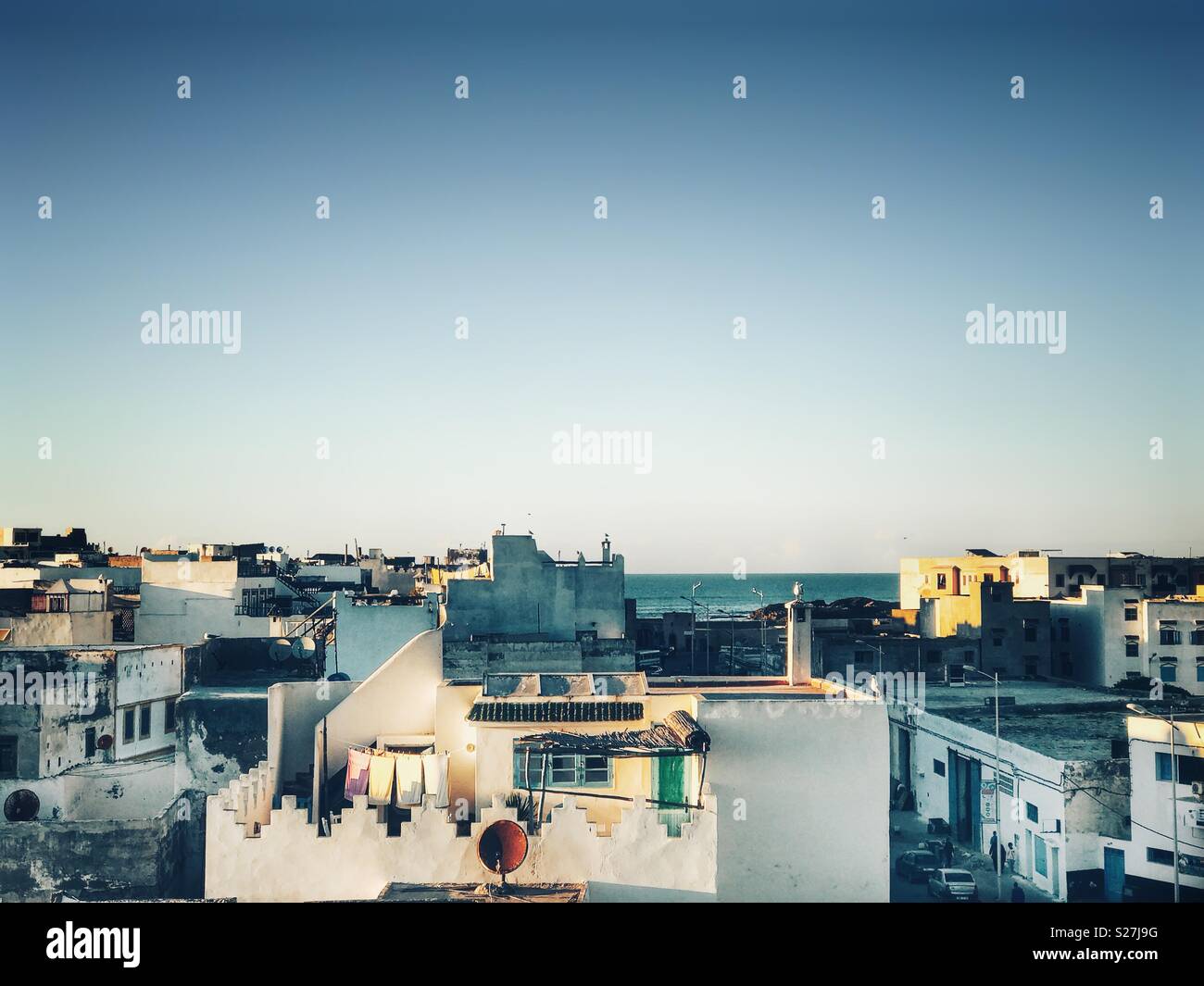 Clean skyline hi-res stock photography and images - Alamy