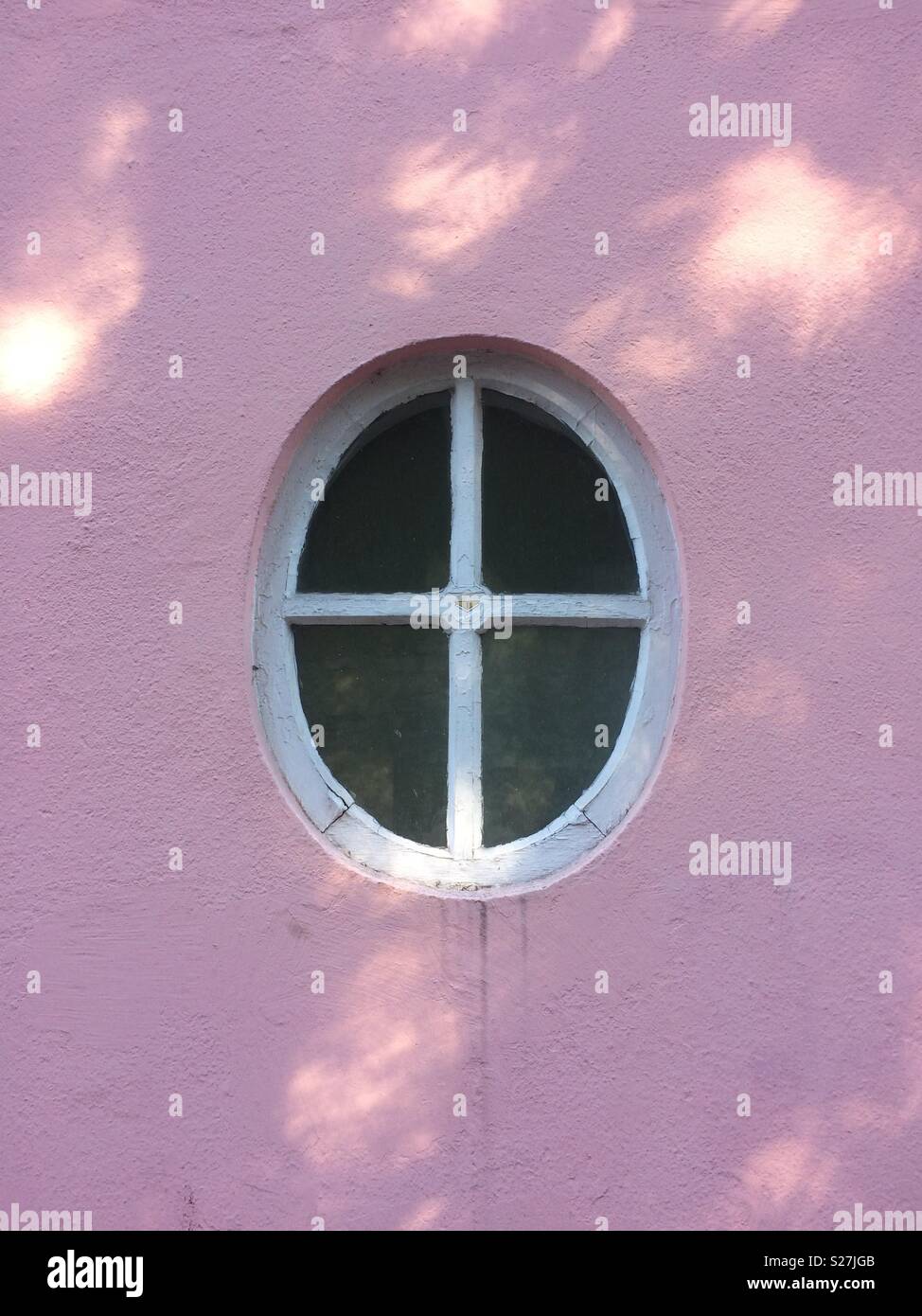 Oval window hi-res stock photography and images - Alamy