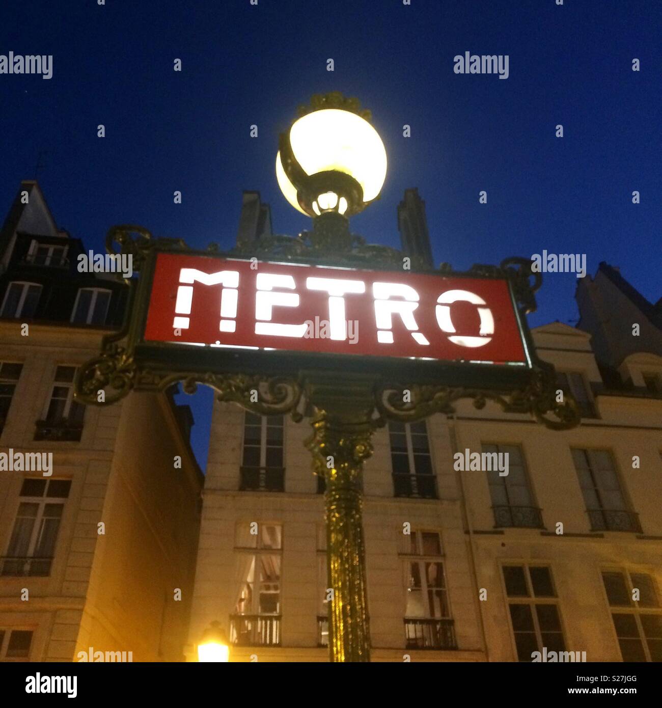 Vintage paris metro hi-res stock photography and images - Alamy