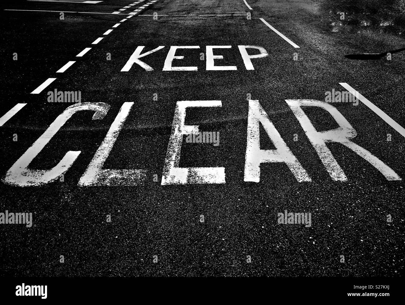Warning keep clear sign hi-res stock photography and images - Alamy
