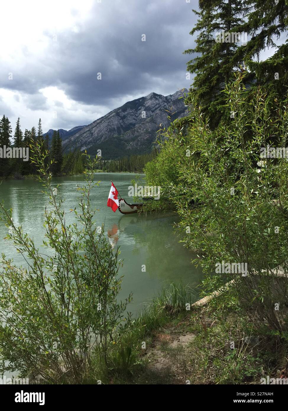 Canada flag banff hi-res stock photography and images - Alamy