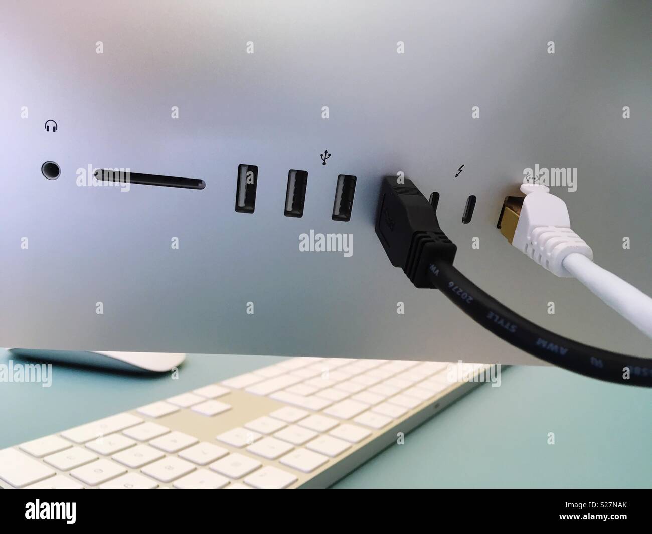 Connection cables hi-res stock photography and images - Alamy