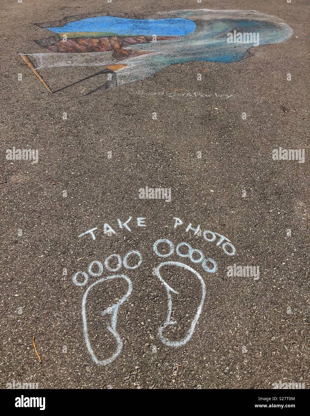 White chalk art drawing hi-res stock photography and images - Alamy