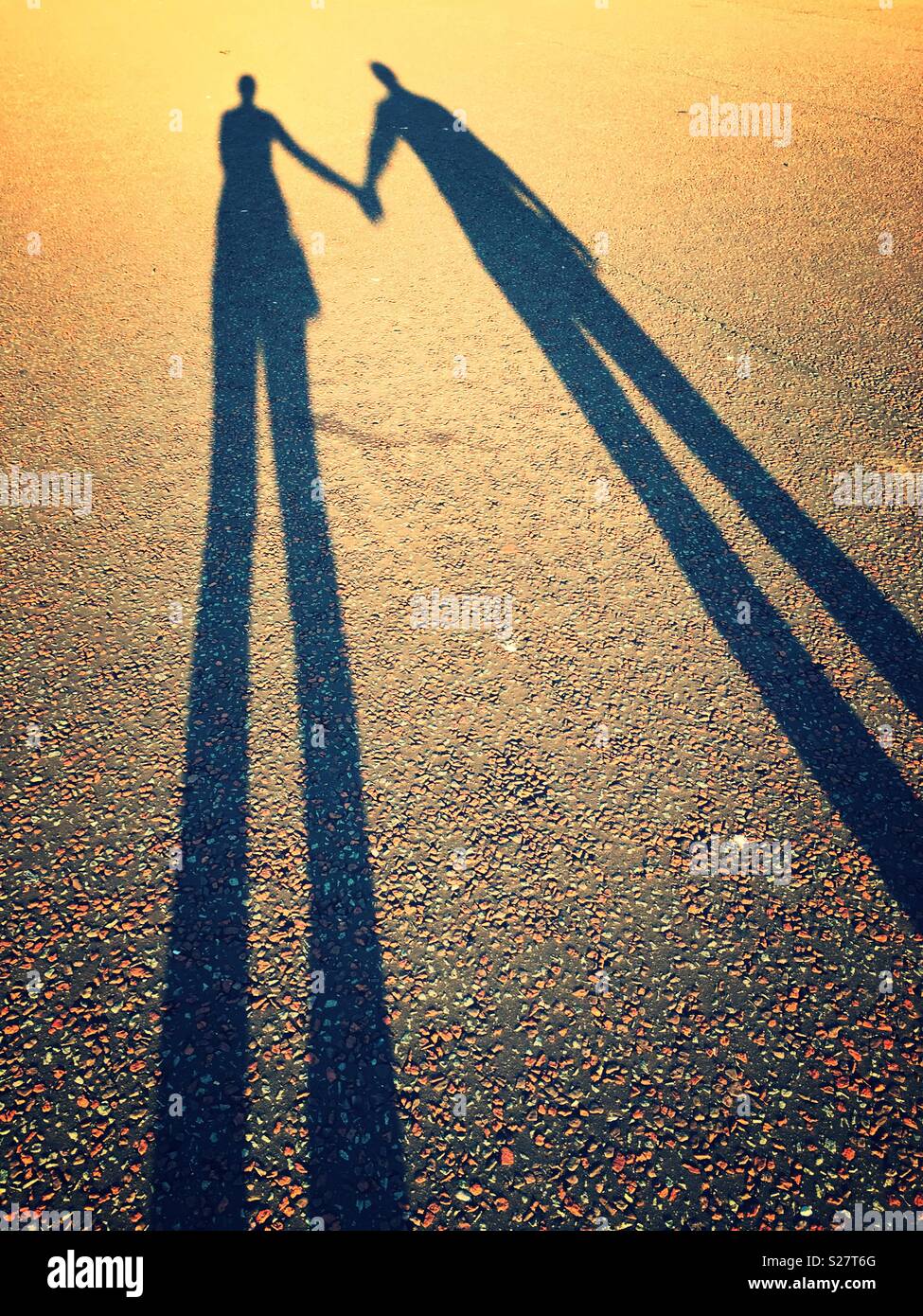 Shadows of a couple holding hands Stock Photo - Alamy