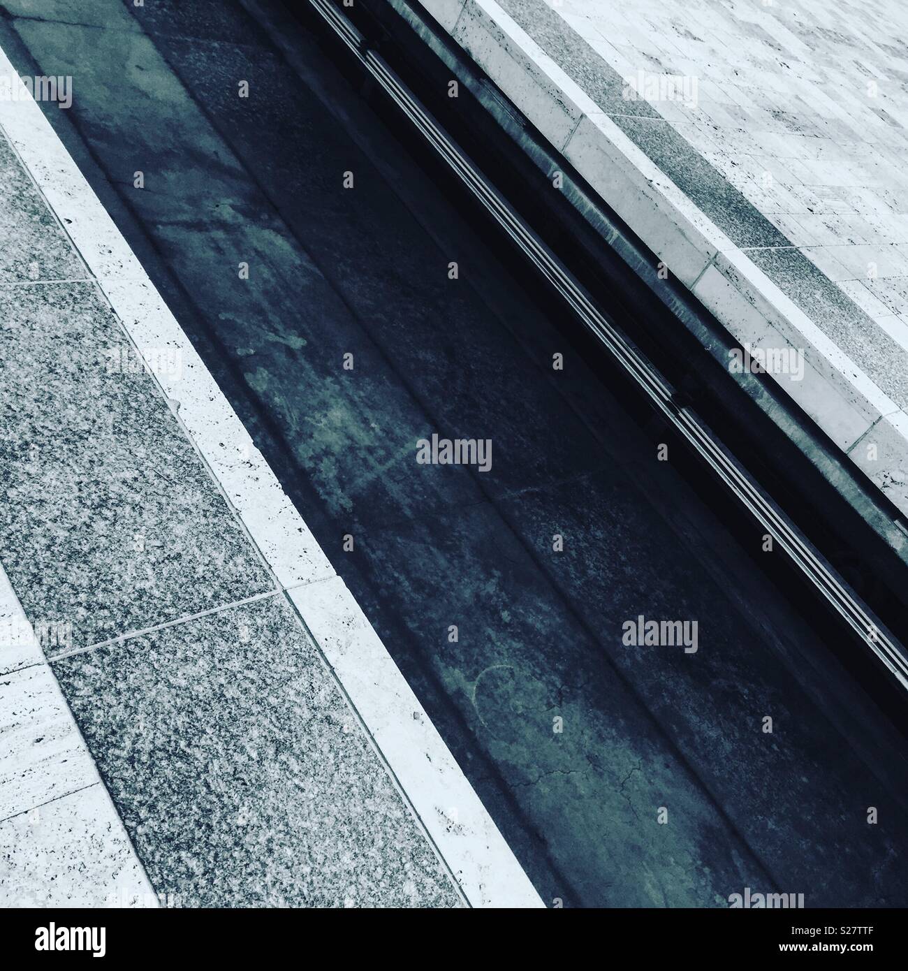 Monorail platform hi-res stock photography and images - Alamy