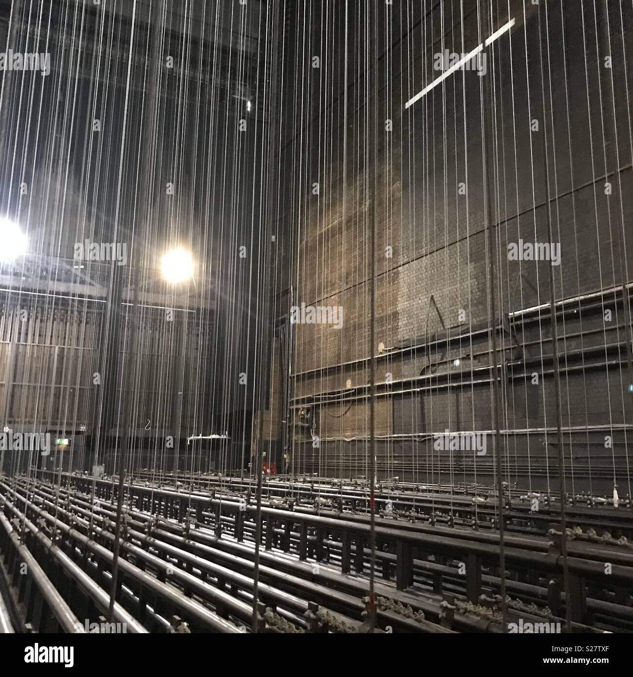 Theatre stage lights hi-res stock photography and images - Alamy