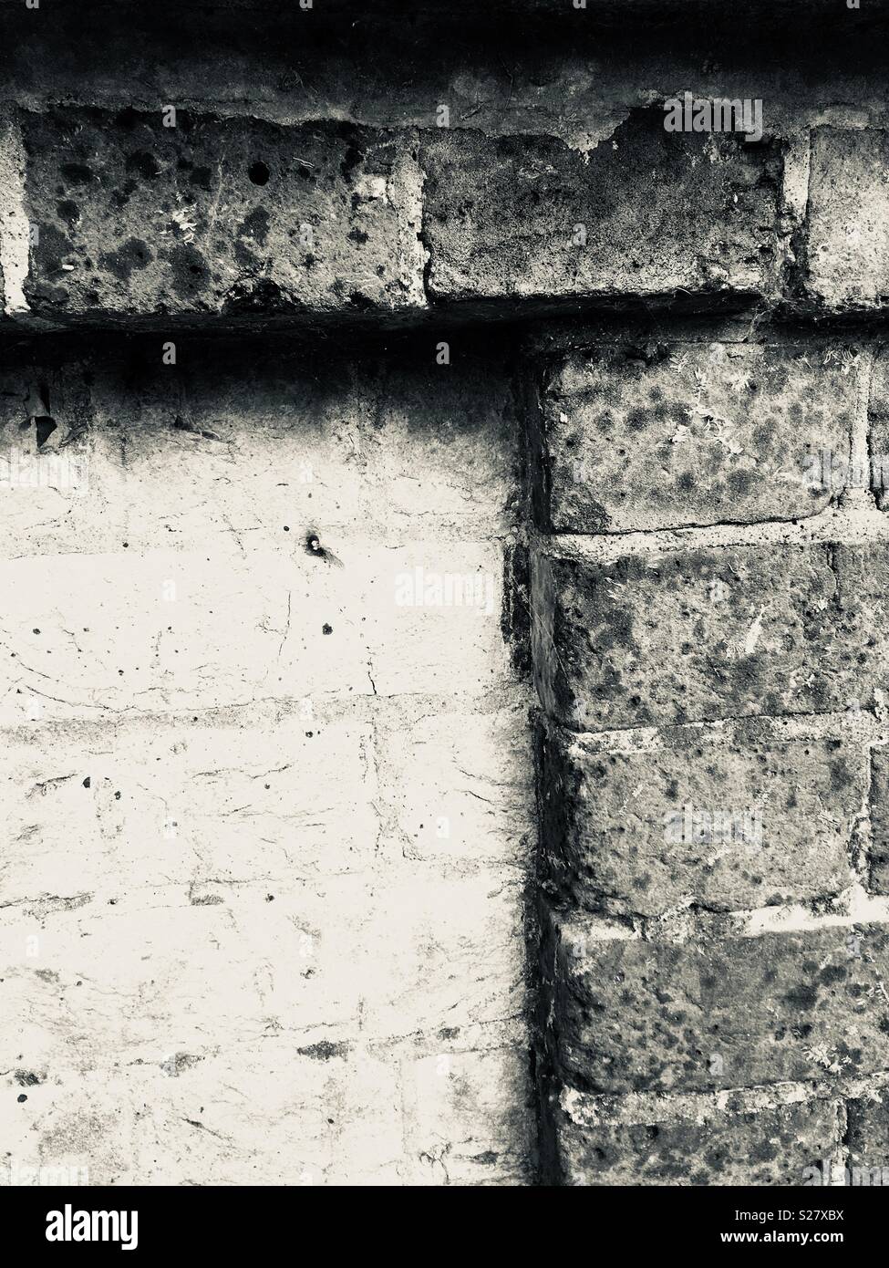 Two tone brick wall brick wall hi-res stock photography and images - Alamy