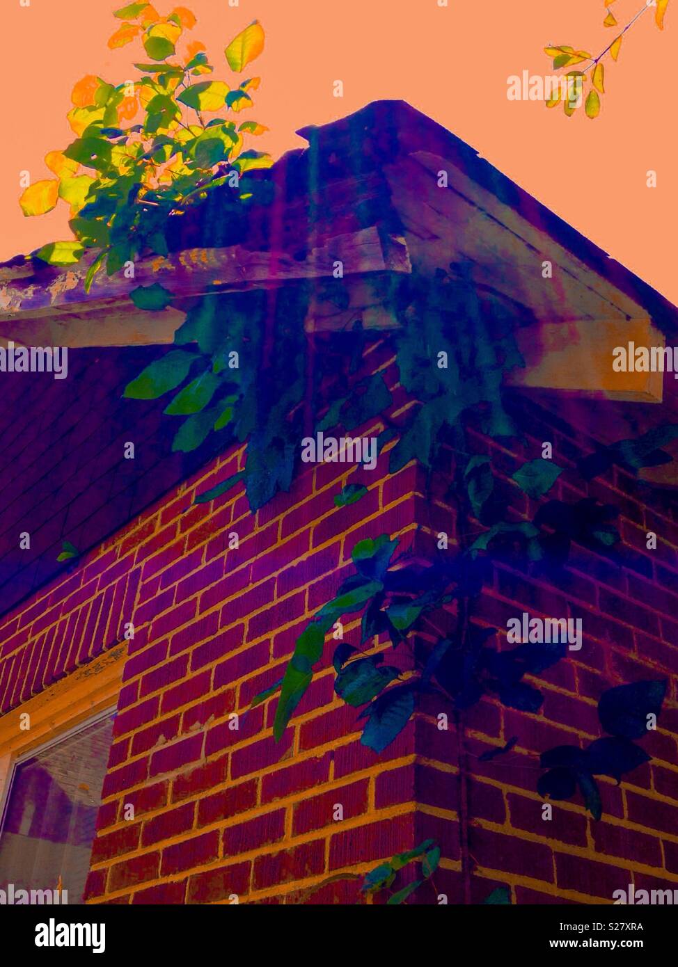 Brick corner house hi-res stock photography and images - Alamy