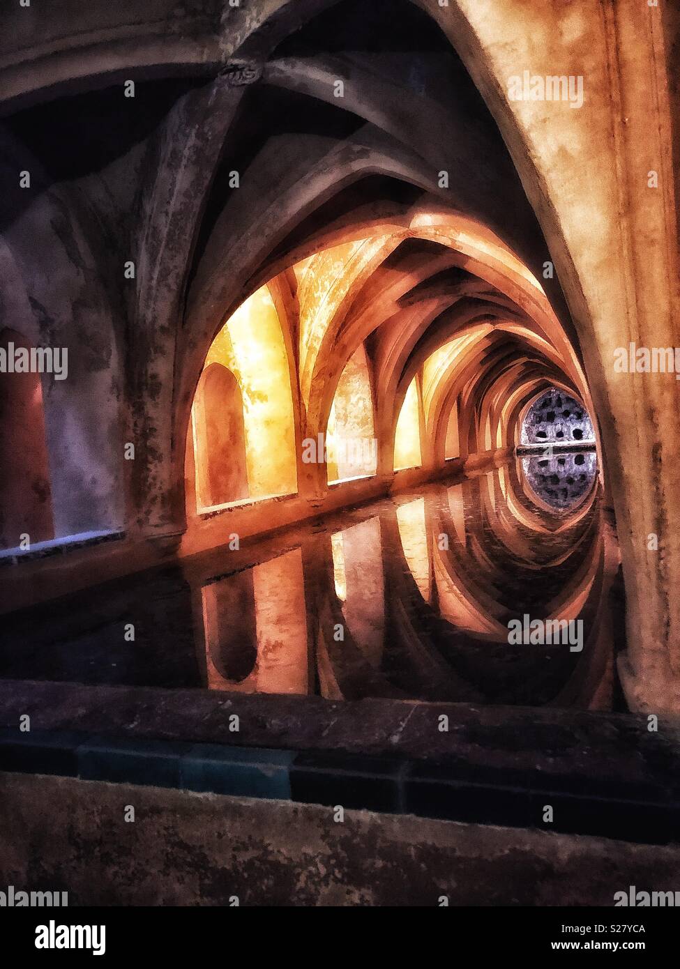 Arches of light hi-res stock photography and images - Alamy