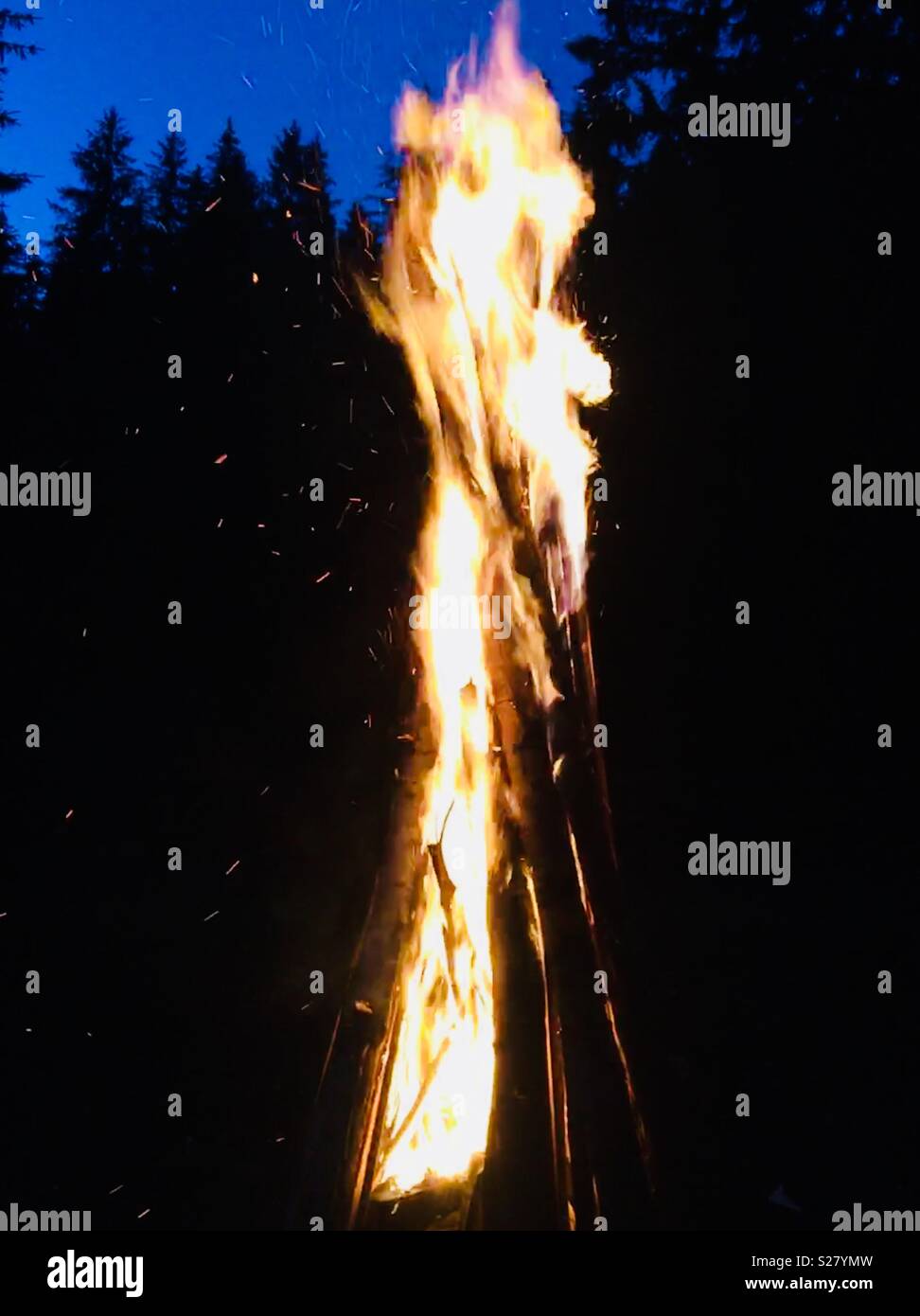 Fire in the night Stock Photo - Alamy