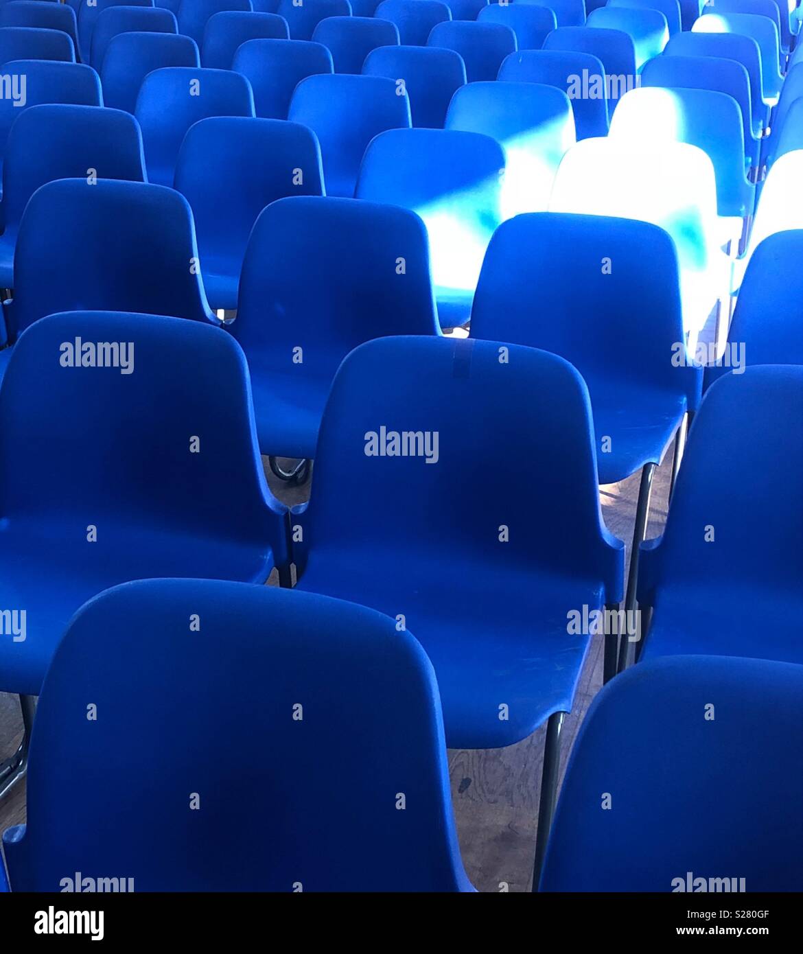 Blue chairs hi-res stock photography and images - Alamy