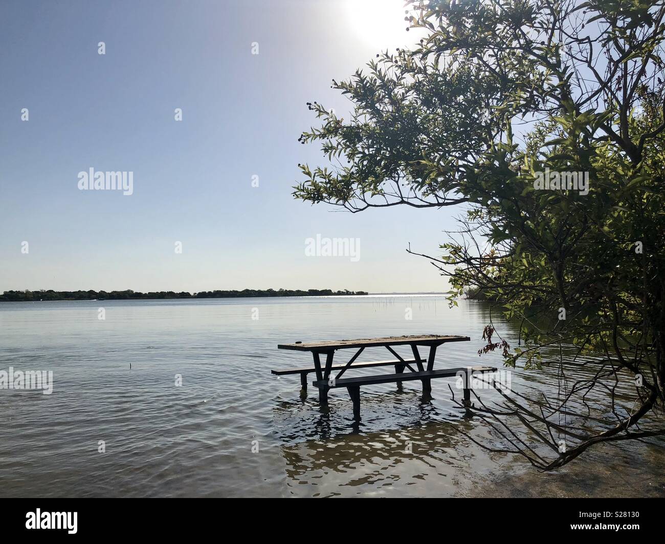 Lakesides hi-res stock photography and images - Alamy