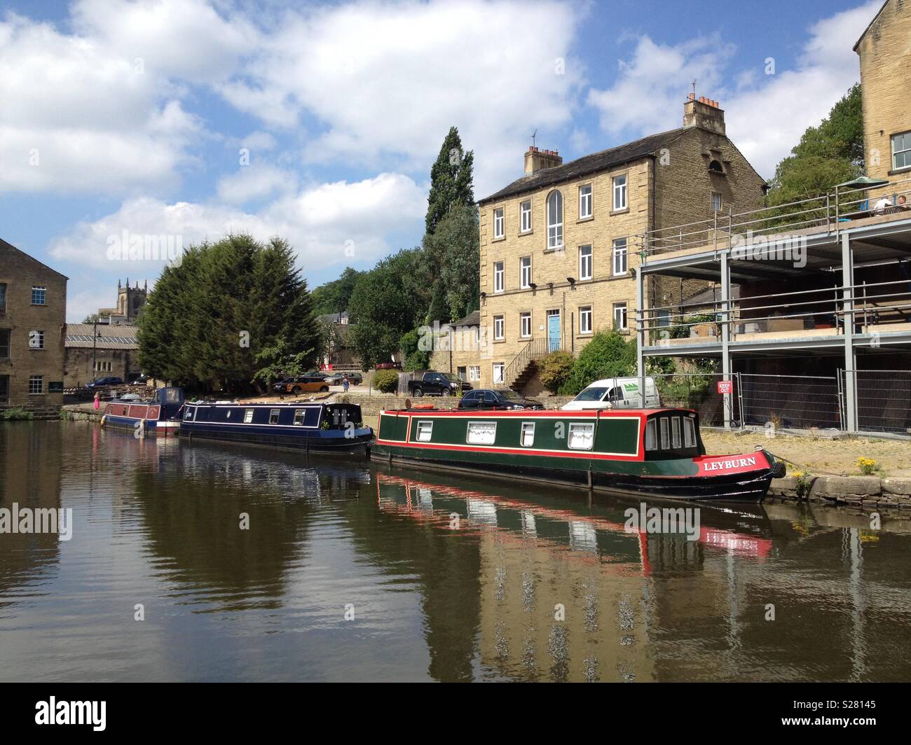 Calder and hebble navigation canal hi-res stock photography and images ...