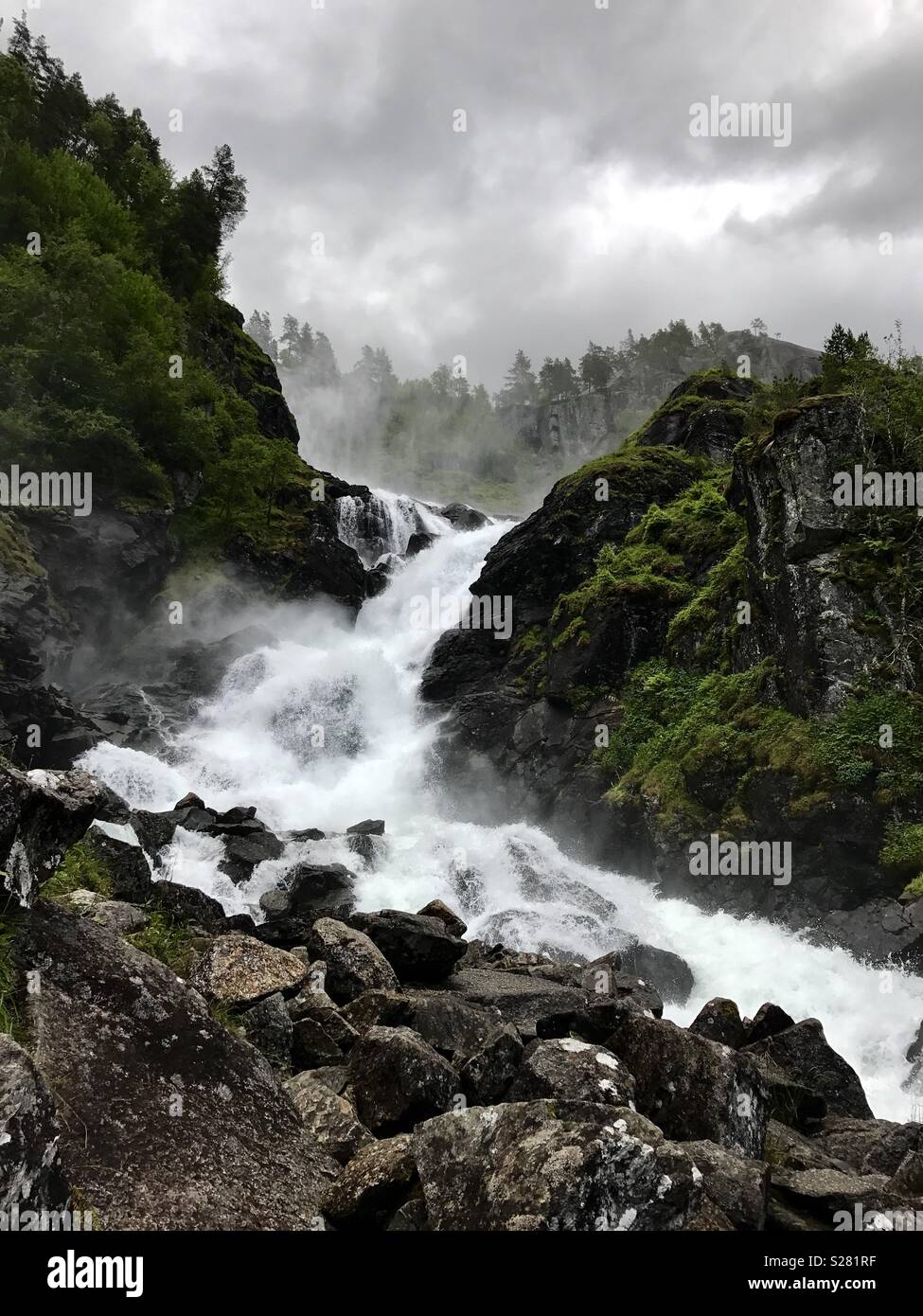Camping waterfall hi-res stock photography and images - Alamy